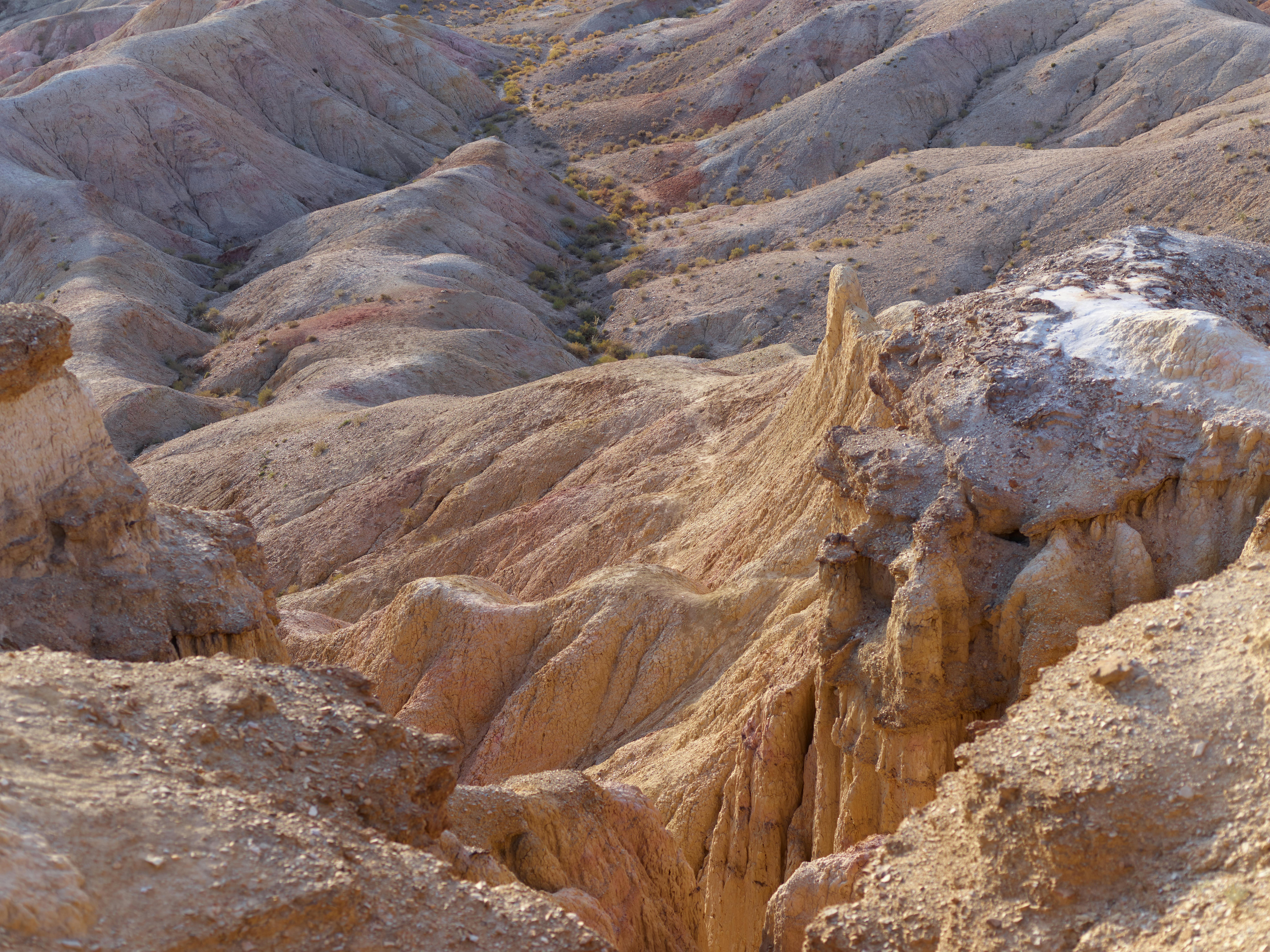 Amazing view of rocky desert terrain · Free Stock Photo