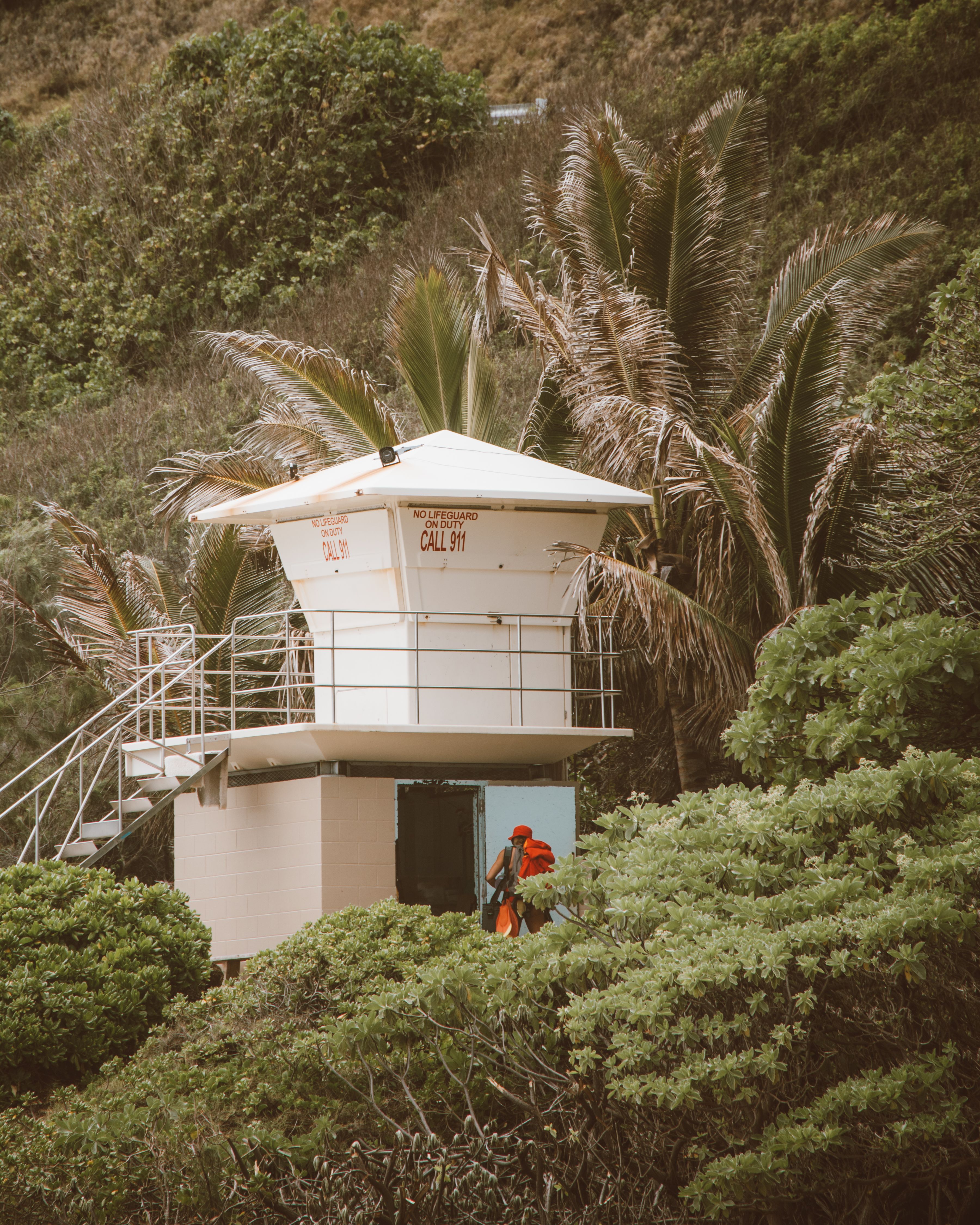 A White Lifeguard Post · Free Stock Photo
