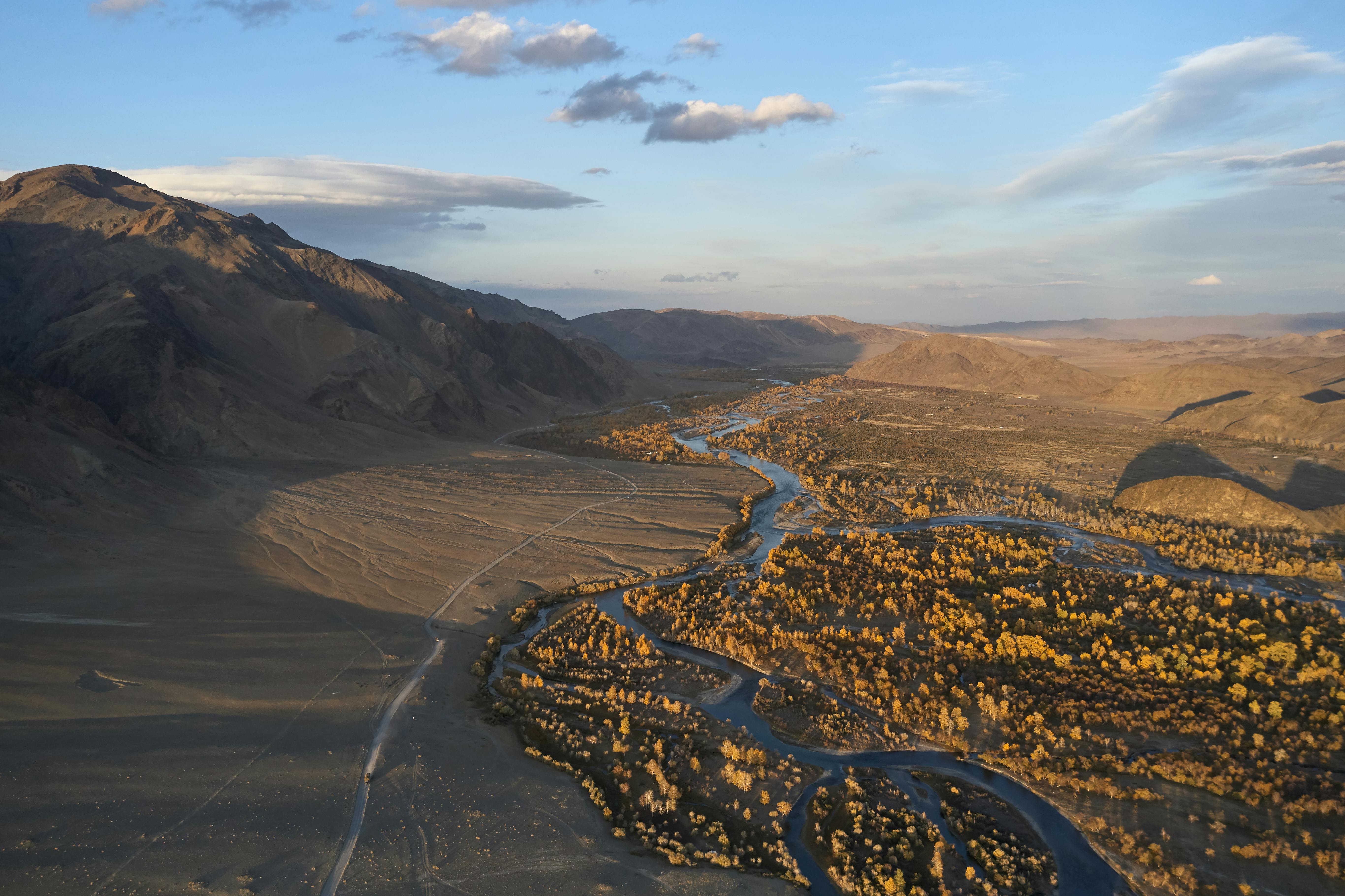 Mountain semidesert valley and cloudless sky in daytime · Free Stock Photo