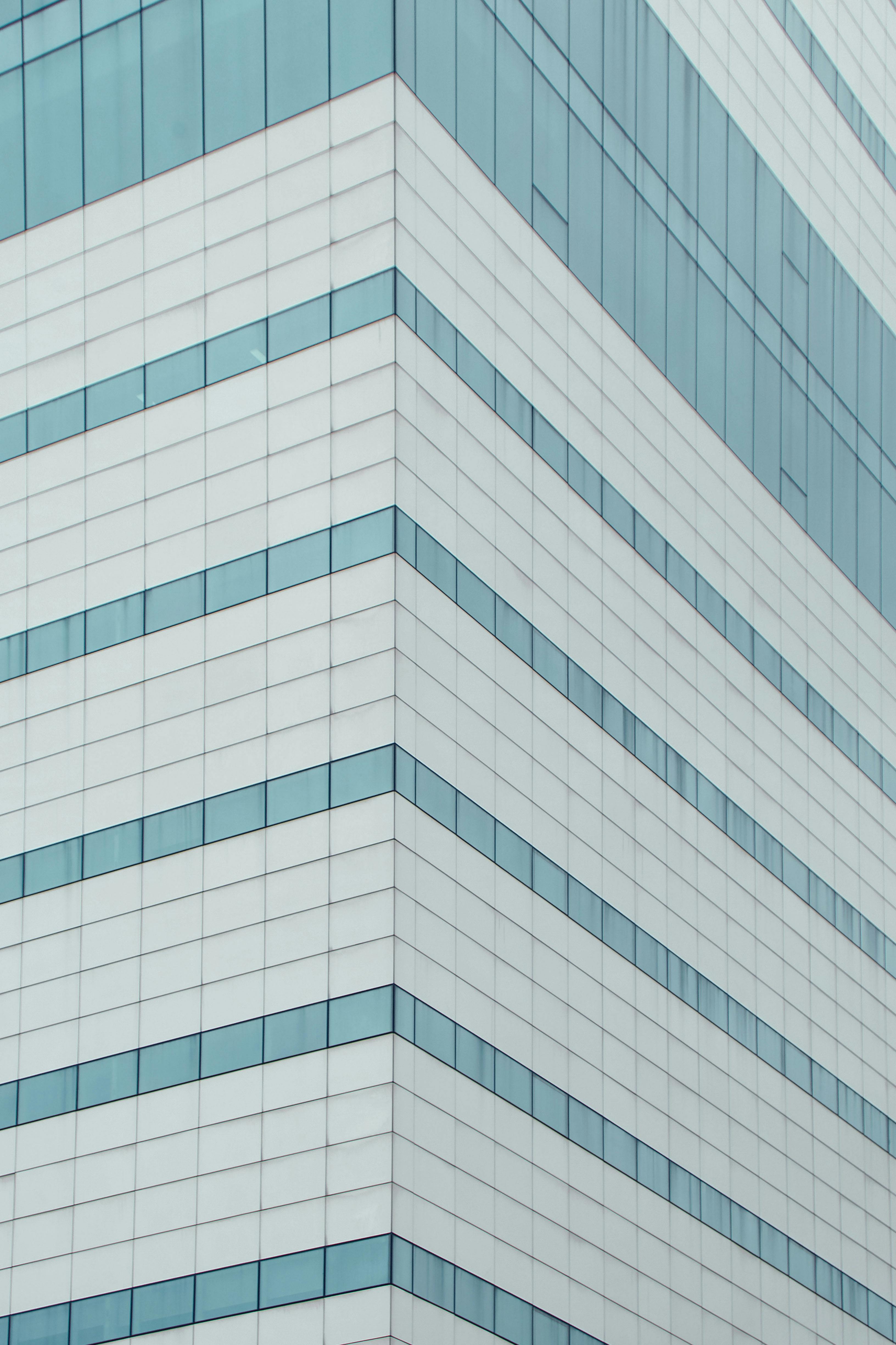 Blue and Gray Building · Free Stock Photo