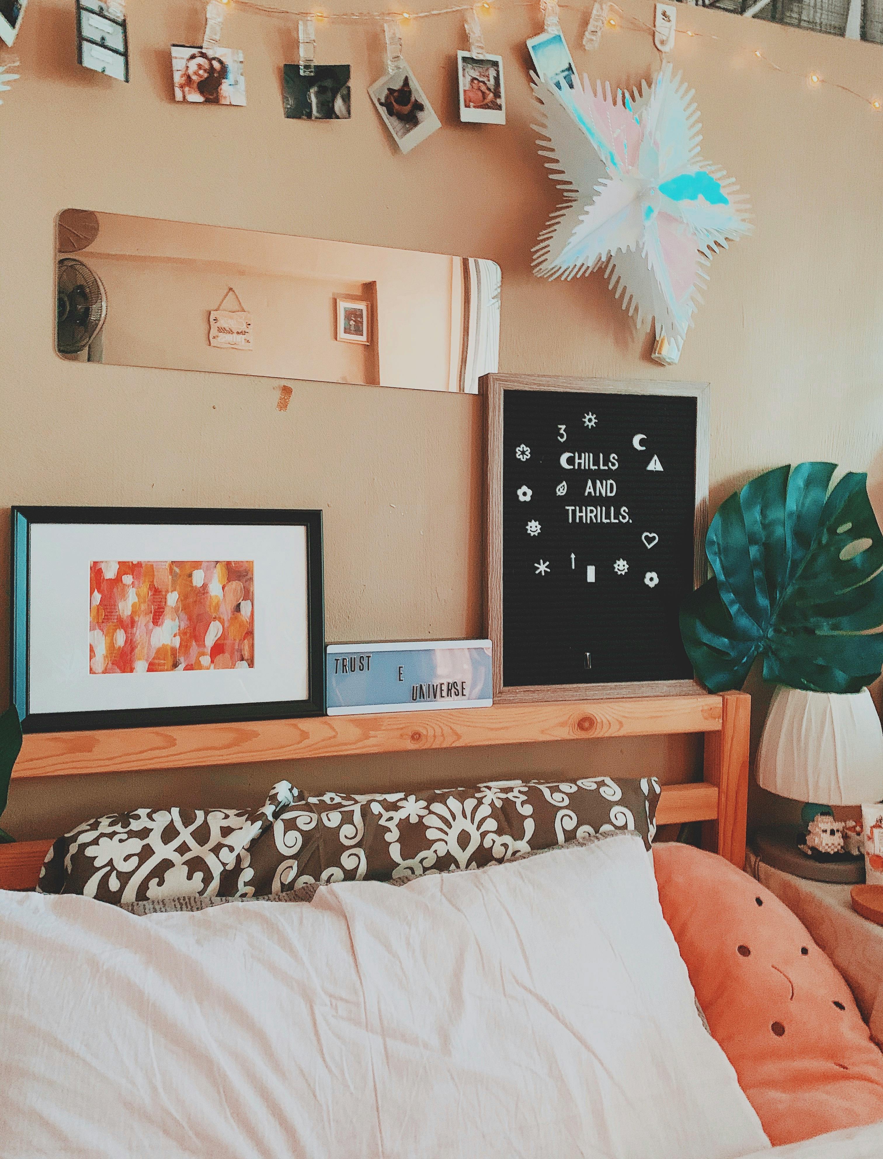 Wallpaper with pattern in Bedroom · Free Stock Photo