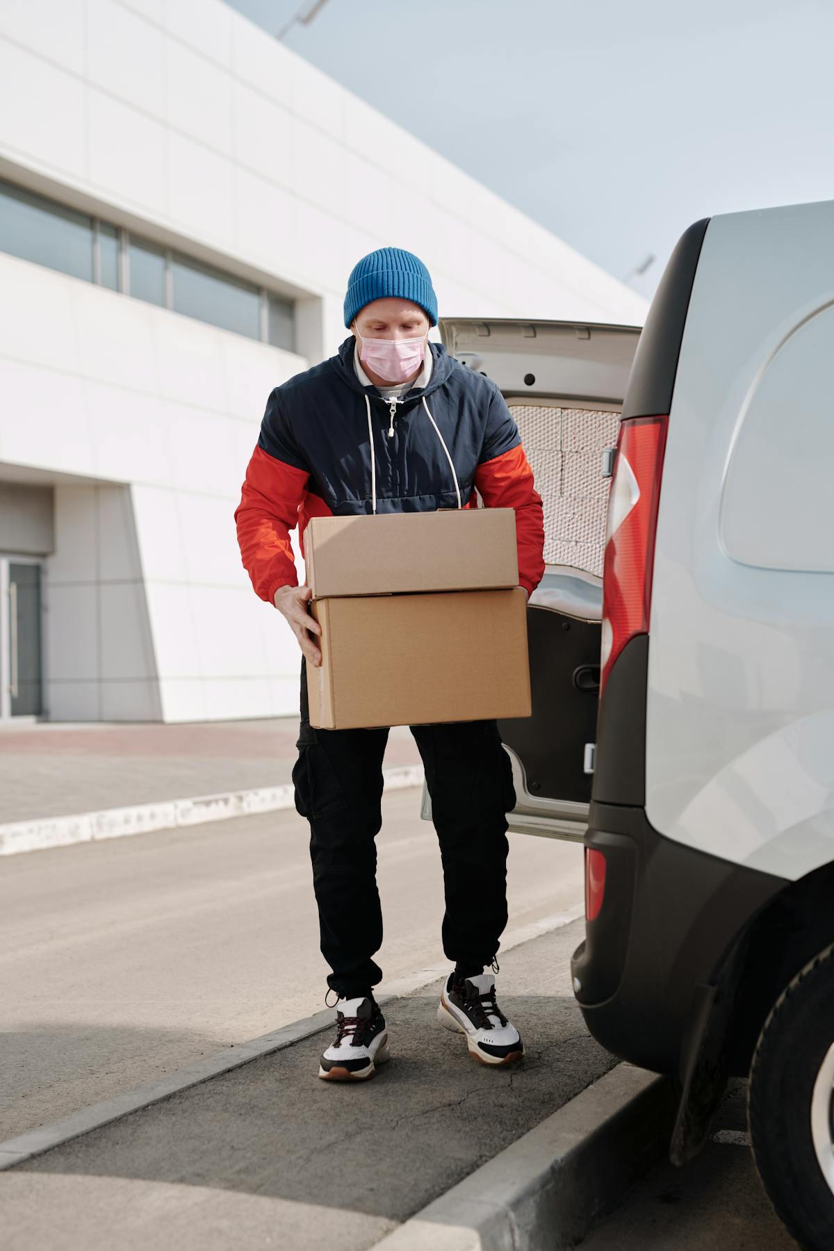 Delivery Man Photos, Download The BEST Free Delivery Man Stock Photos ...