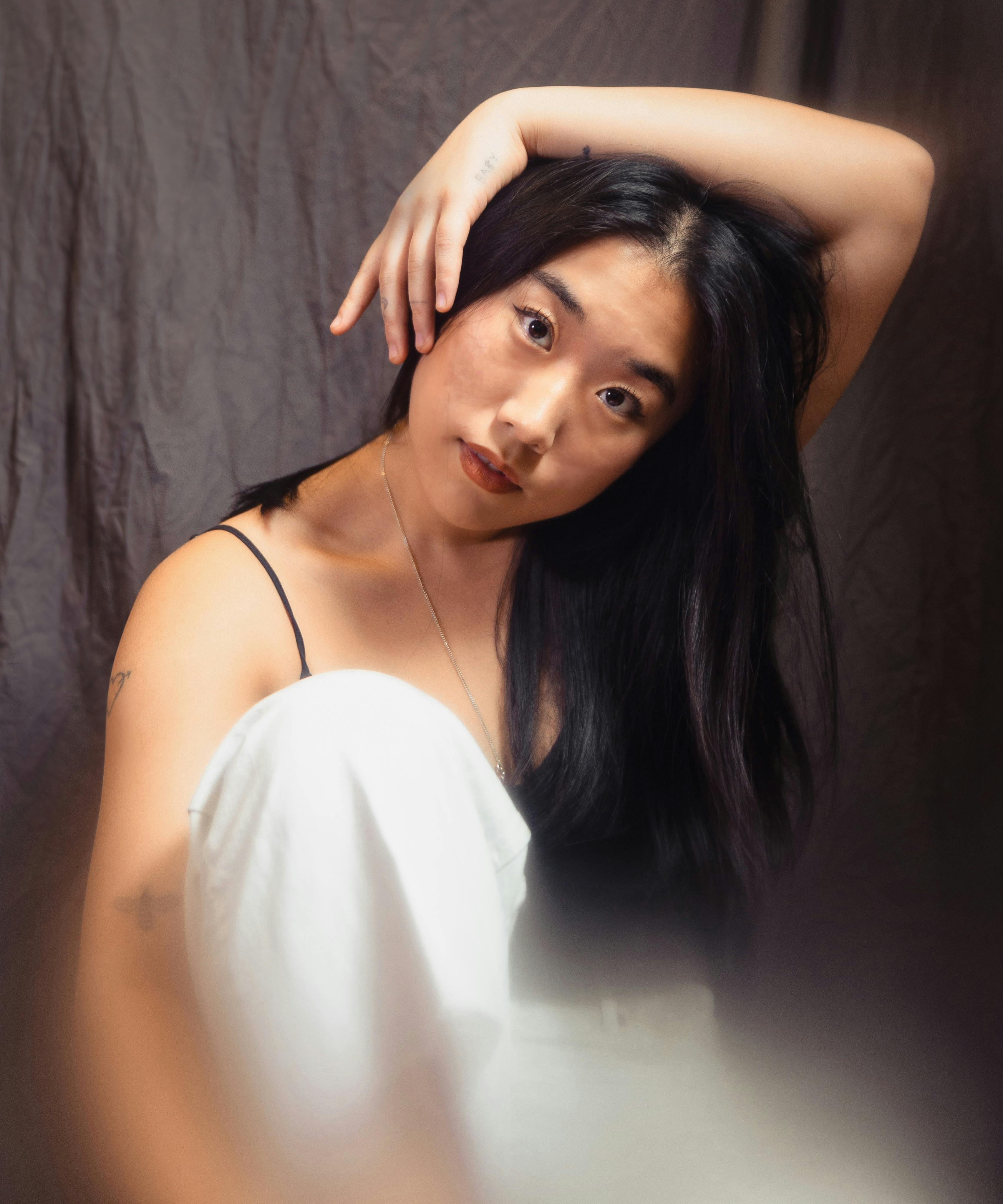 Model Lady Plain Background Photos, Download The BEST Free Model Lady ...