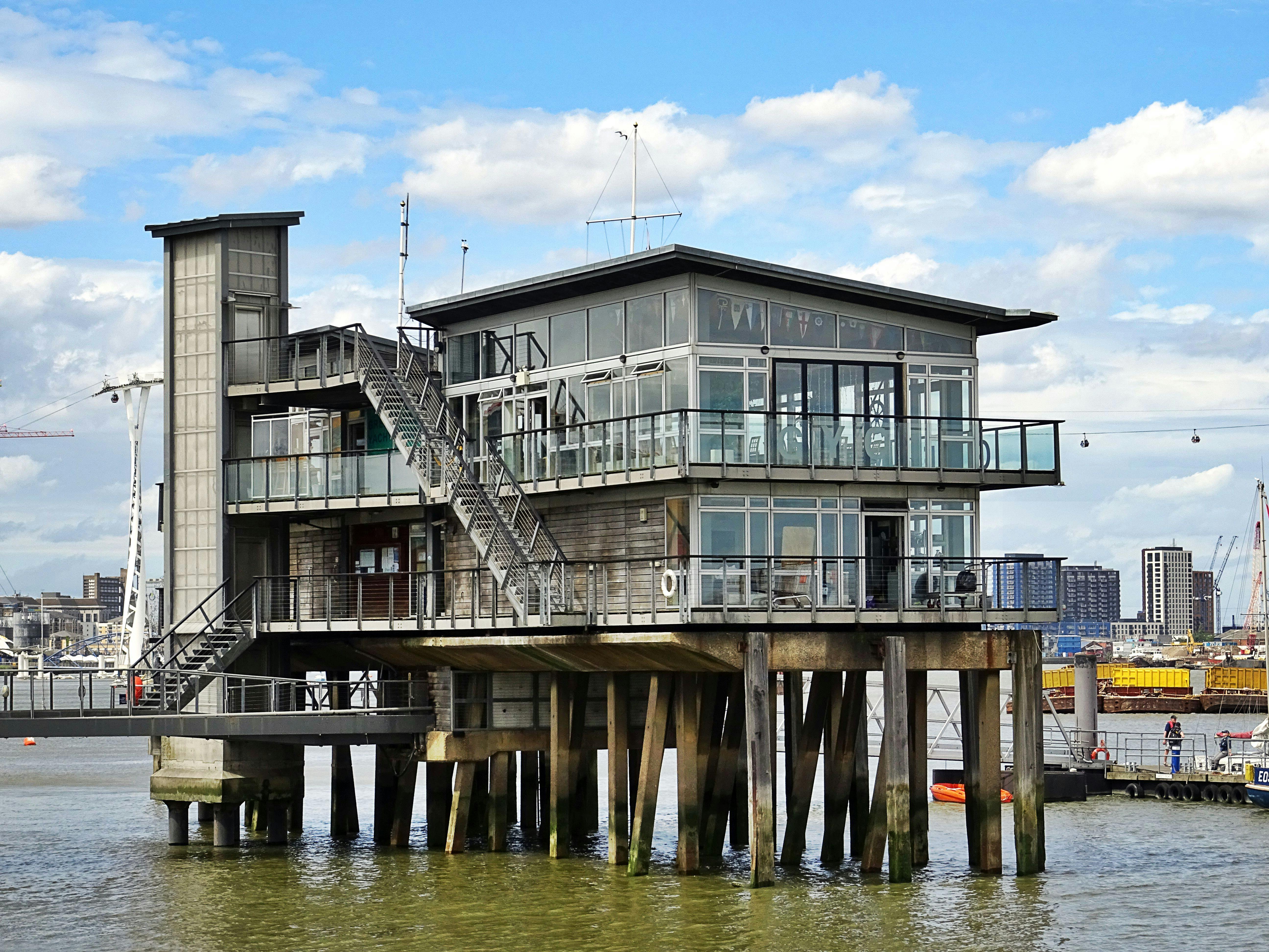 Building on Body of Water Near Dock · Free Stock Photo
