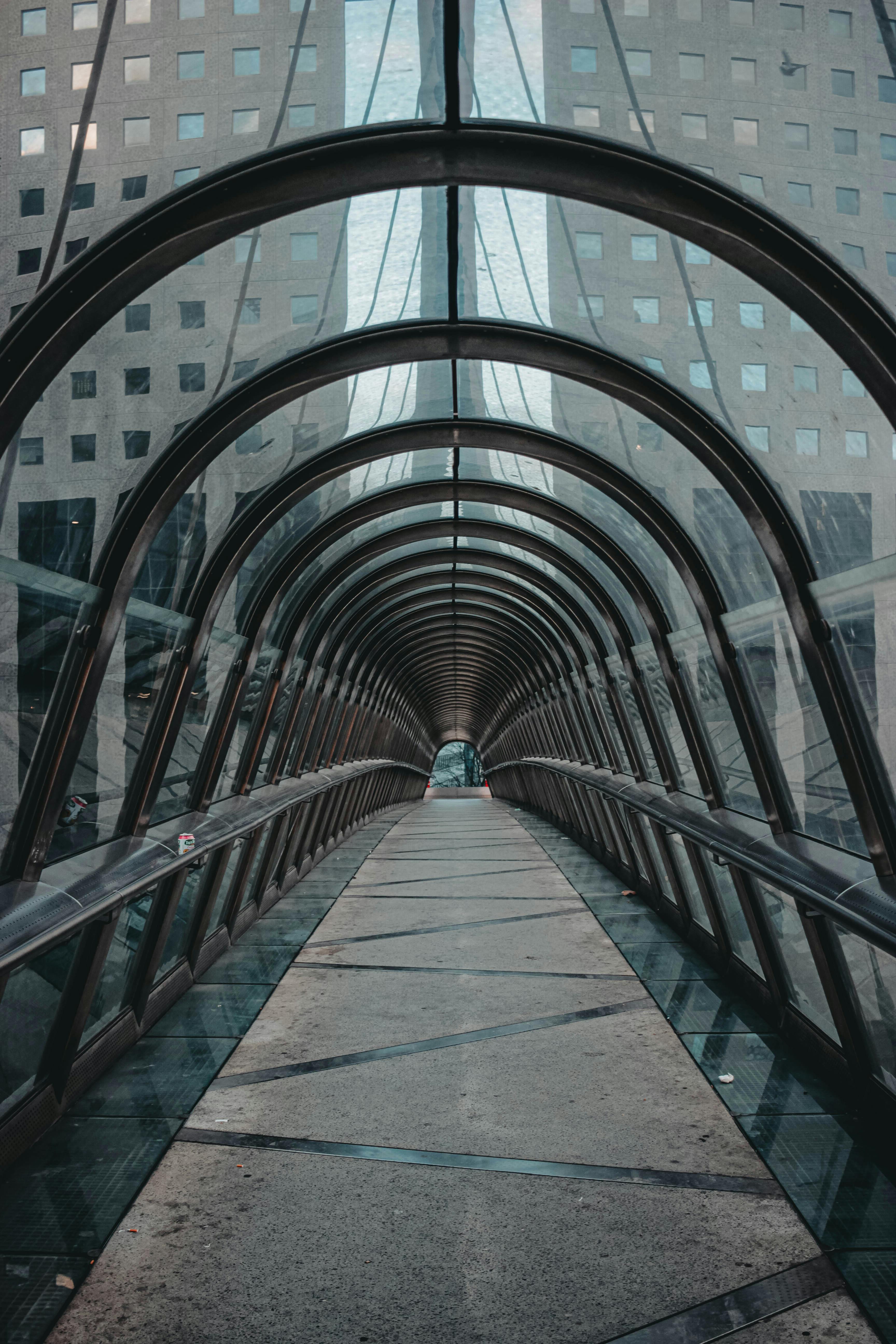 Modern arched passage in city downtown · Free Stock Photo