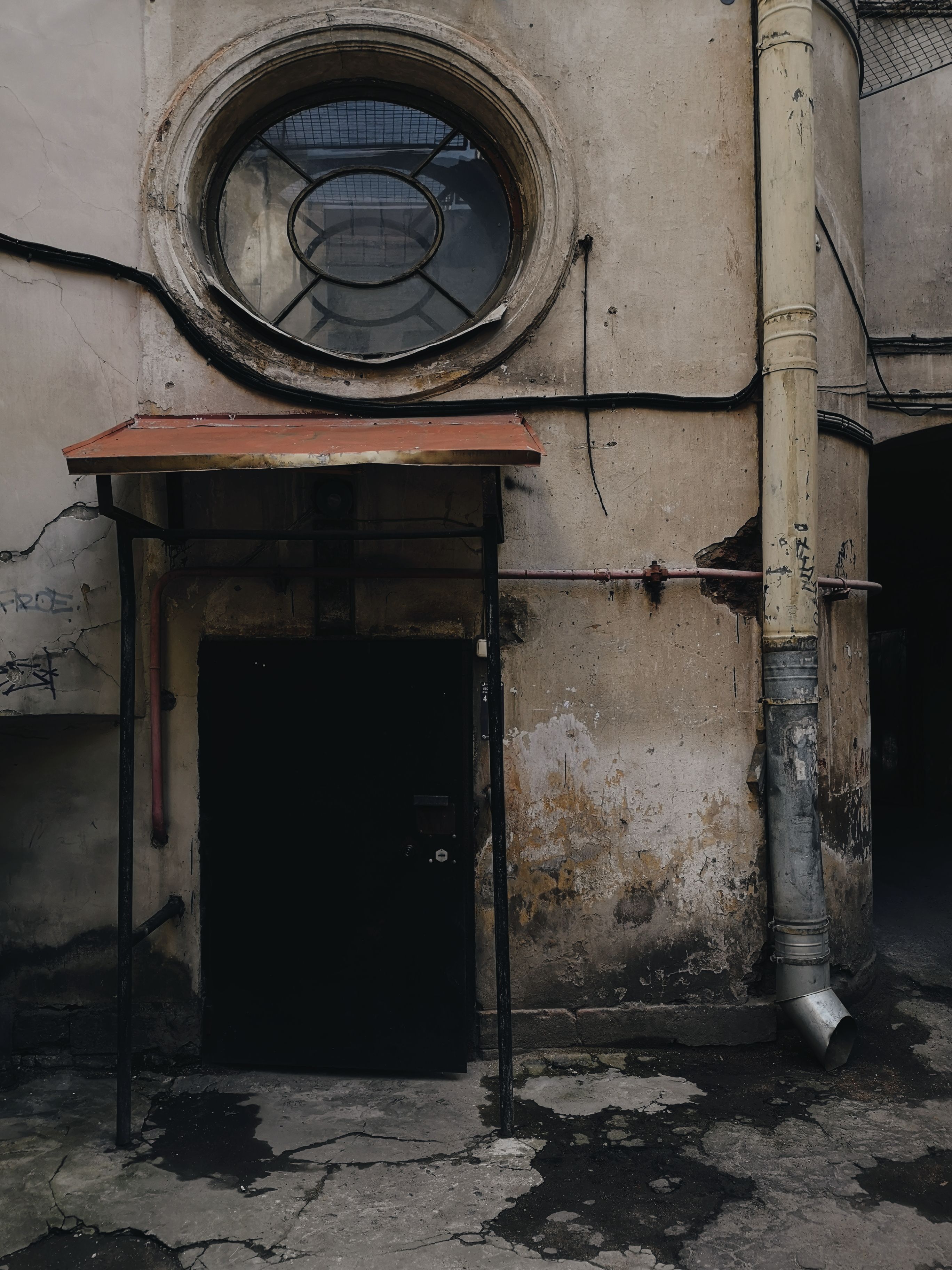 A Building with a Downspout · Free Stock Photo