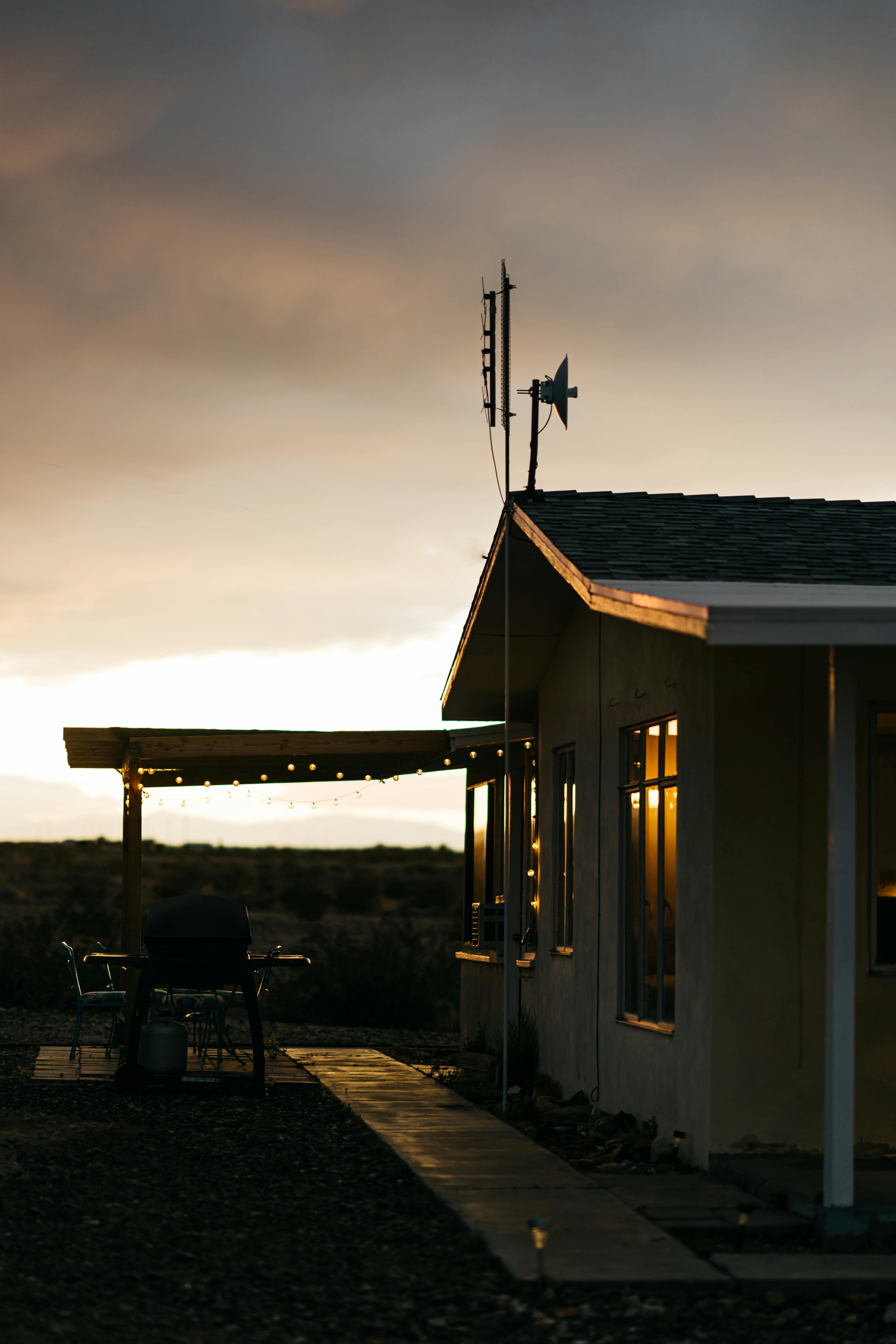 Small rural cottage in remote countryside · Free Stock Photo