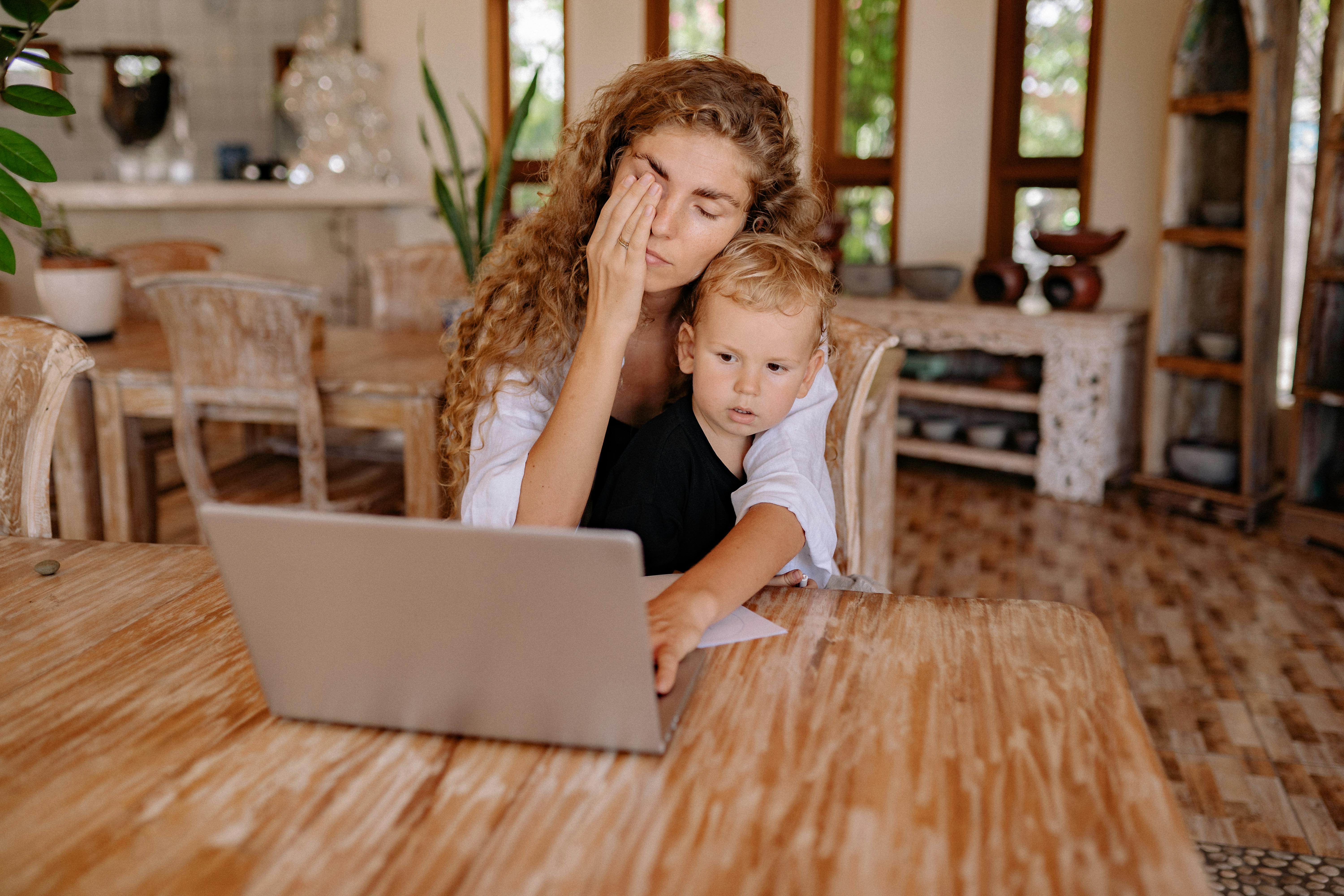 Working Mom Photos, Download The BEST Free Working Mom Stock Photos ...