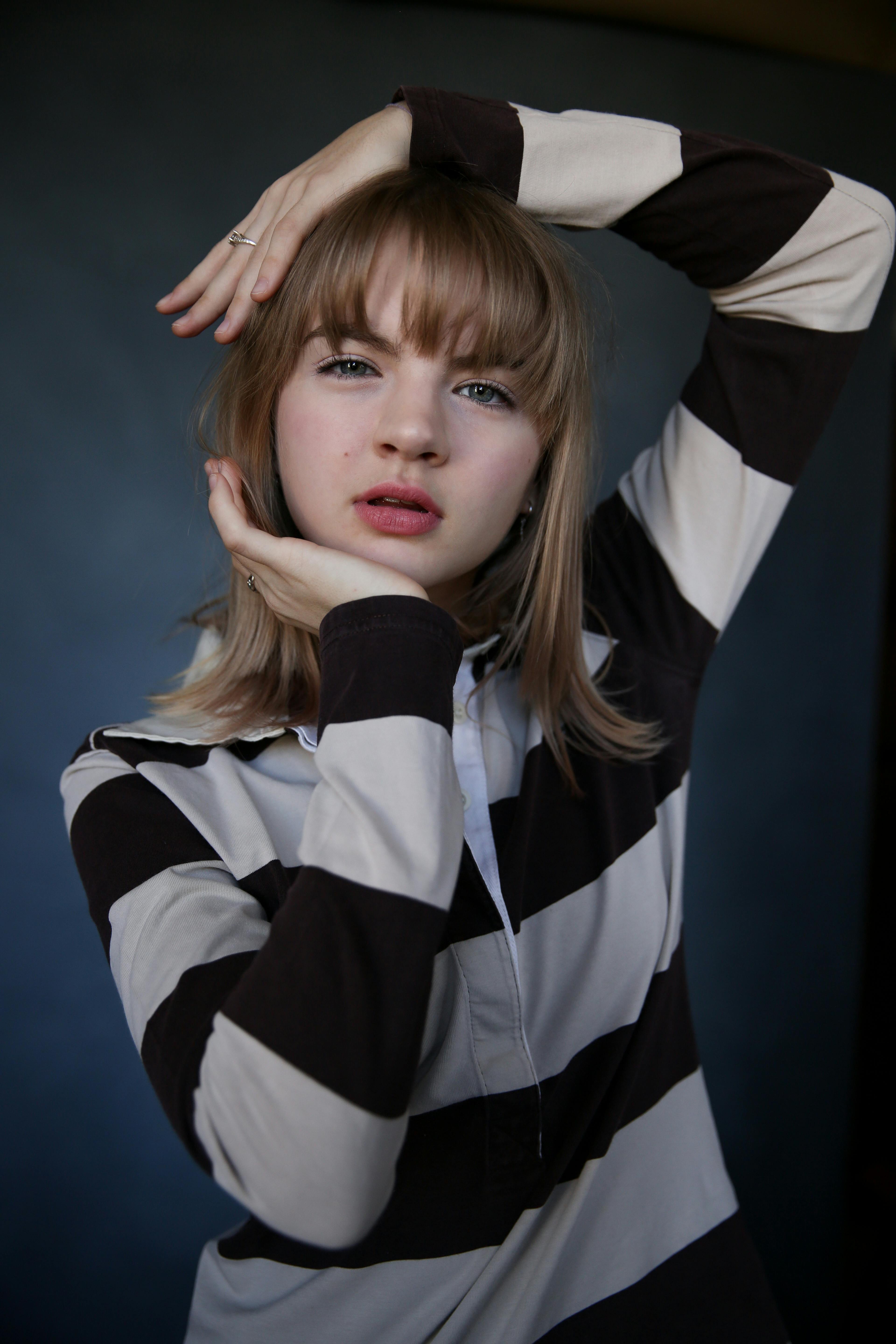 Frame Pose Photos, Download The BEST Free Frame Pose Stock Photos & HD ...