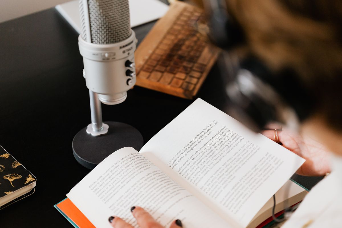 Audiobook Photos, Download The BEST Free Audiobook Stock Photos & HD Images