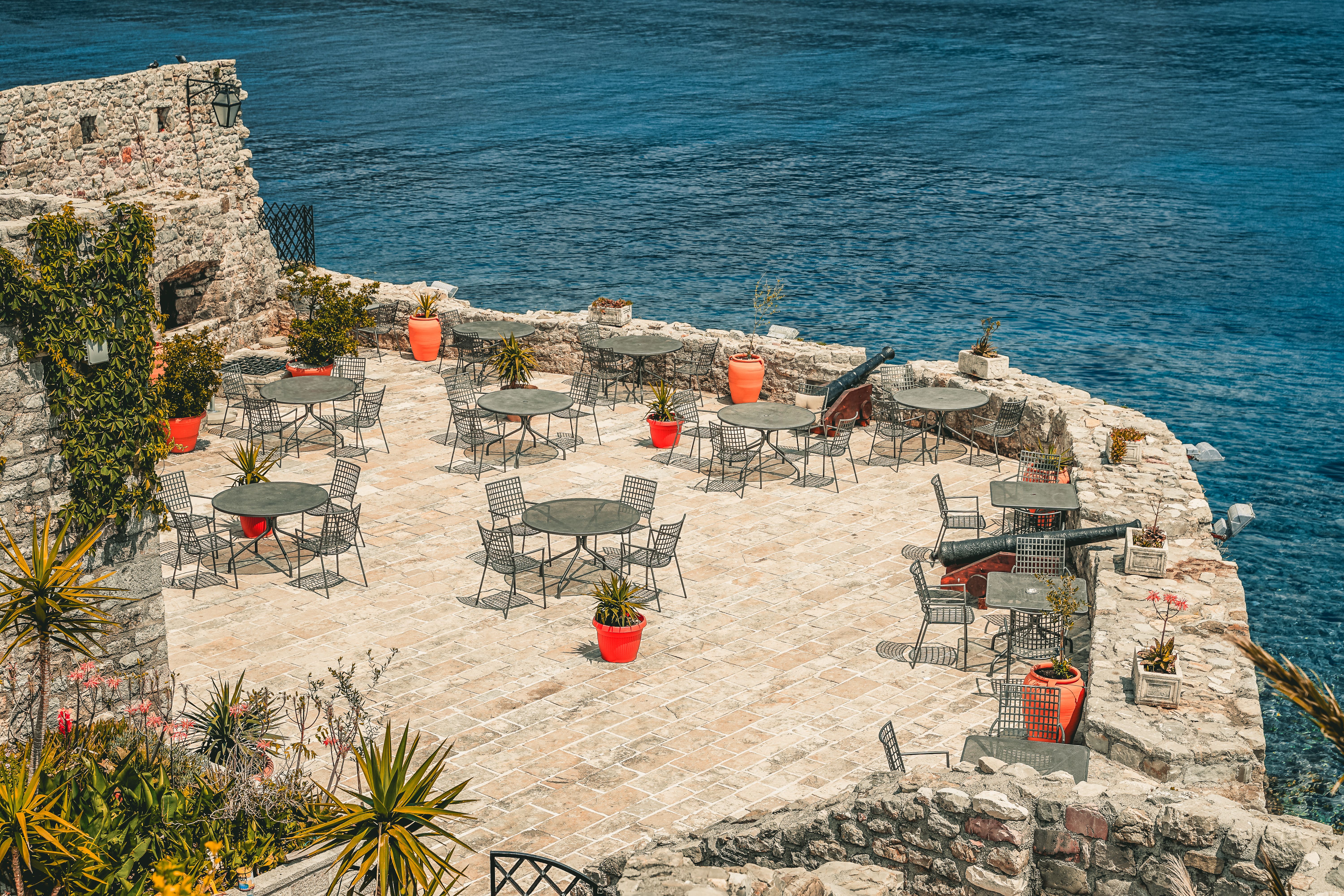 Terrace of cafe above waving sea · Free Stock Photo