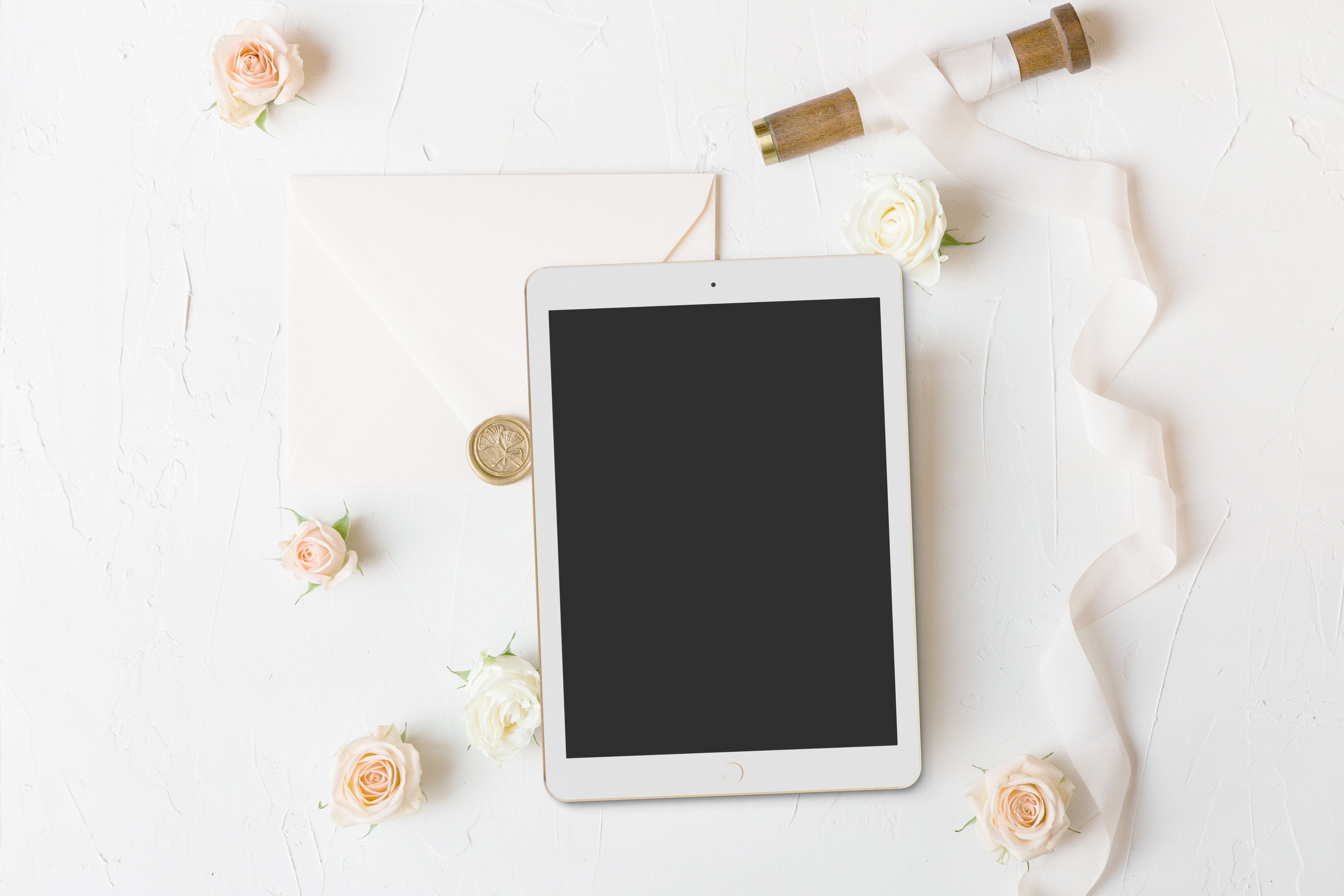 Ipad On A Pretty Display Photos, Download The BEST Free Ipad On A ...