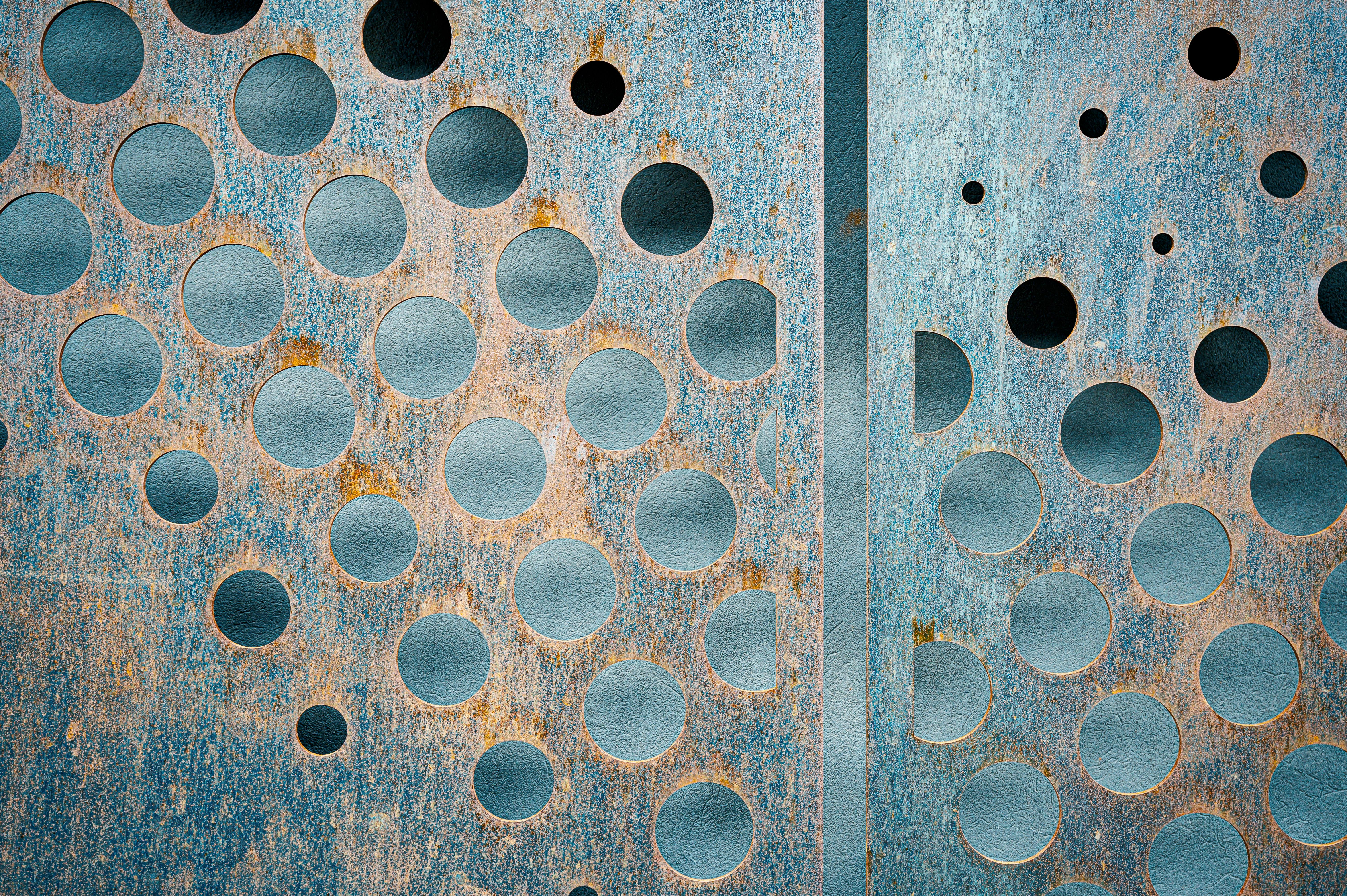 Rusted metal panels with carved circles · Free Stock Photo