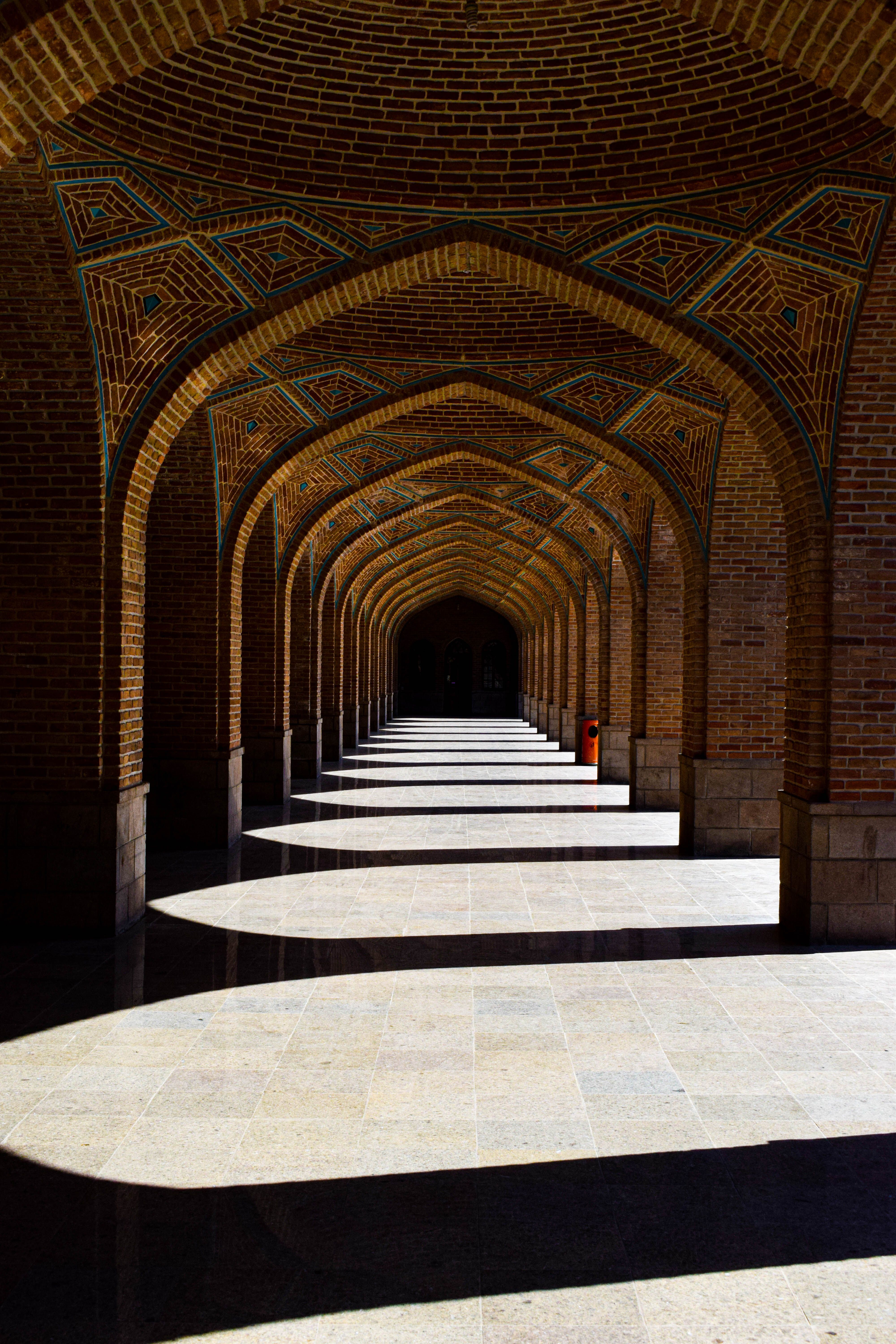 Shadows on Beautiful Arch of Building · Free Stock Photo
