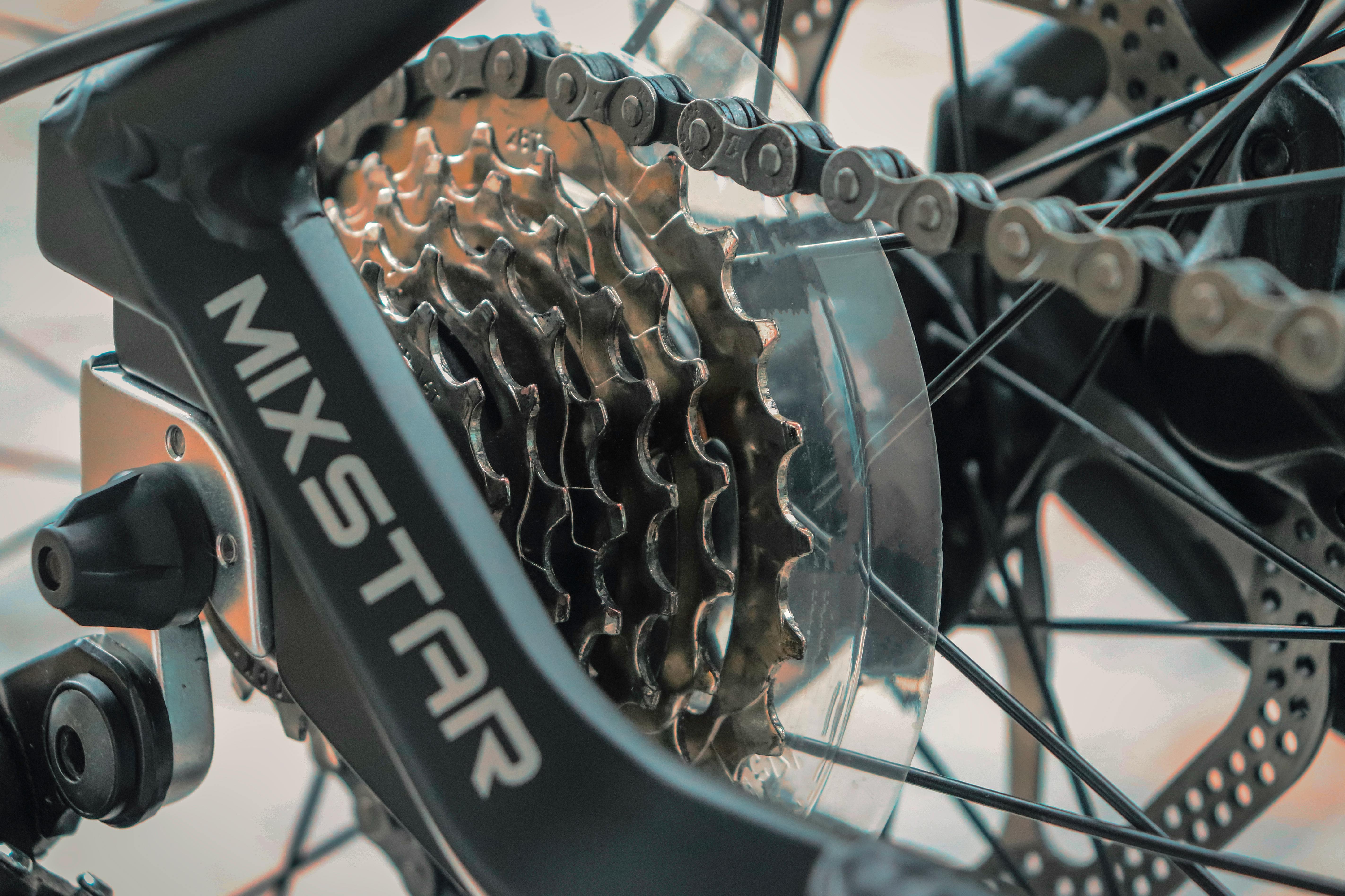 Gray and Black Chain · Free Stock Photo