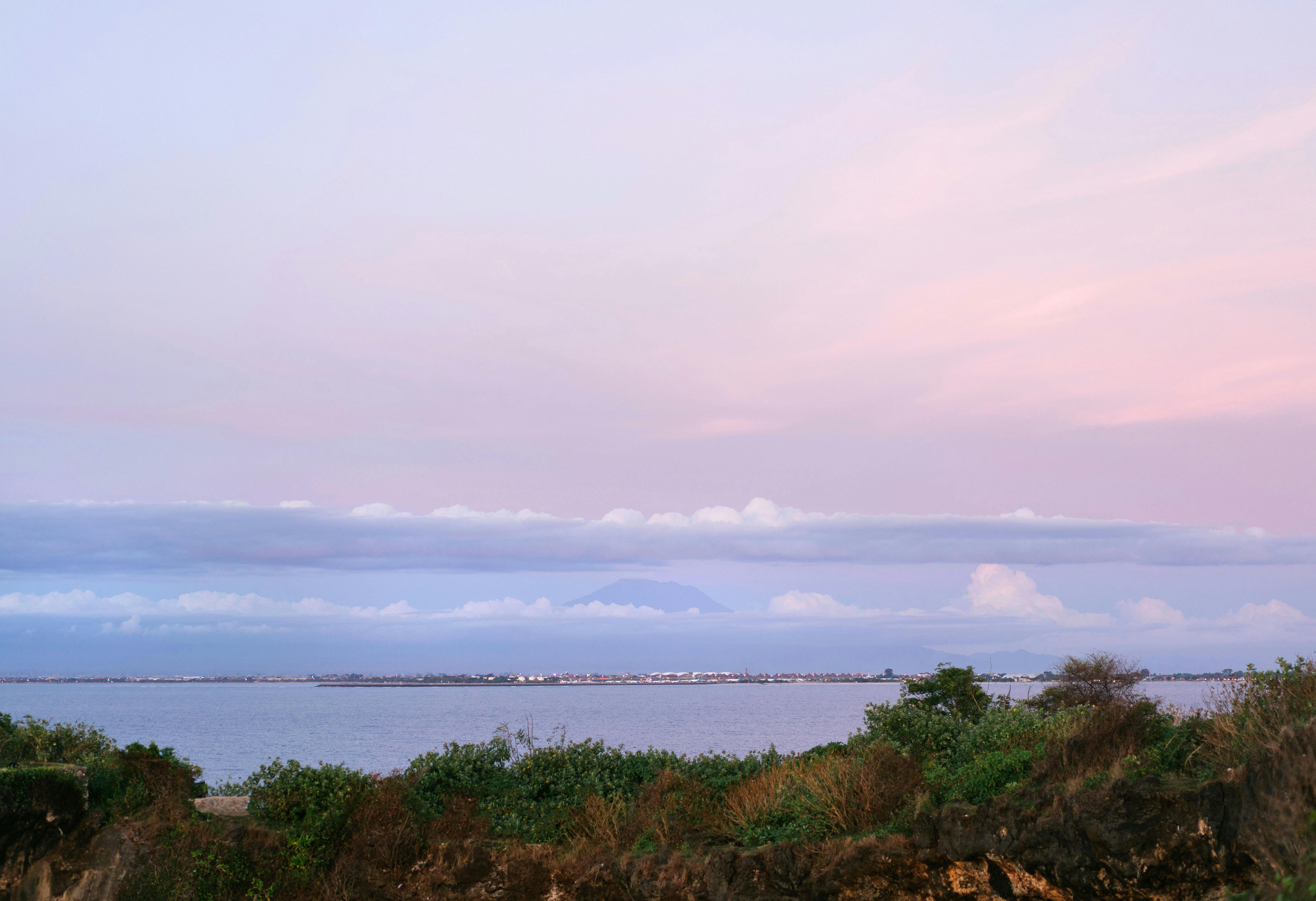 Amazing cloudy sky over calm tropical lake · Free Stock Photo
