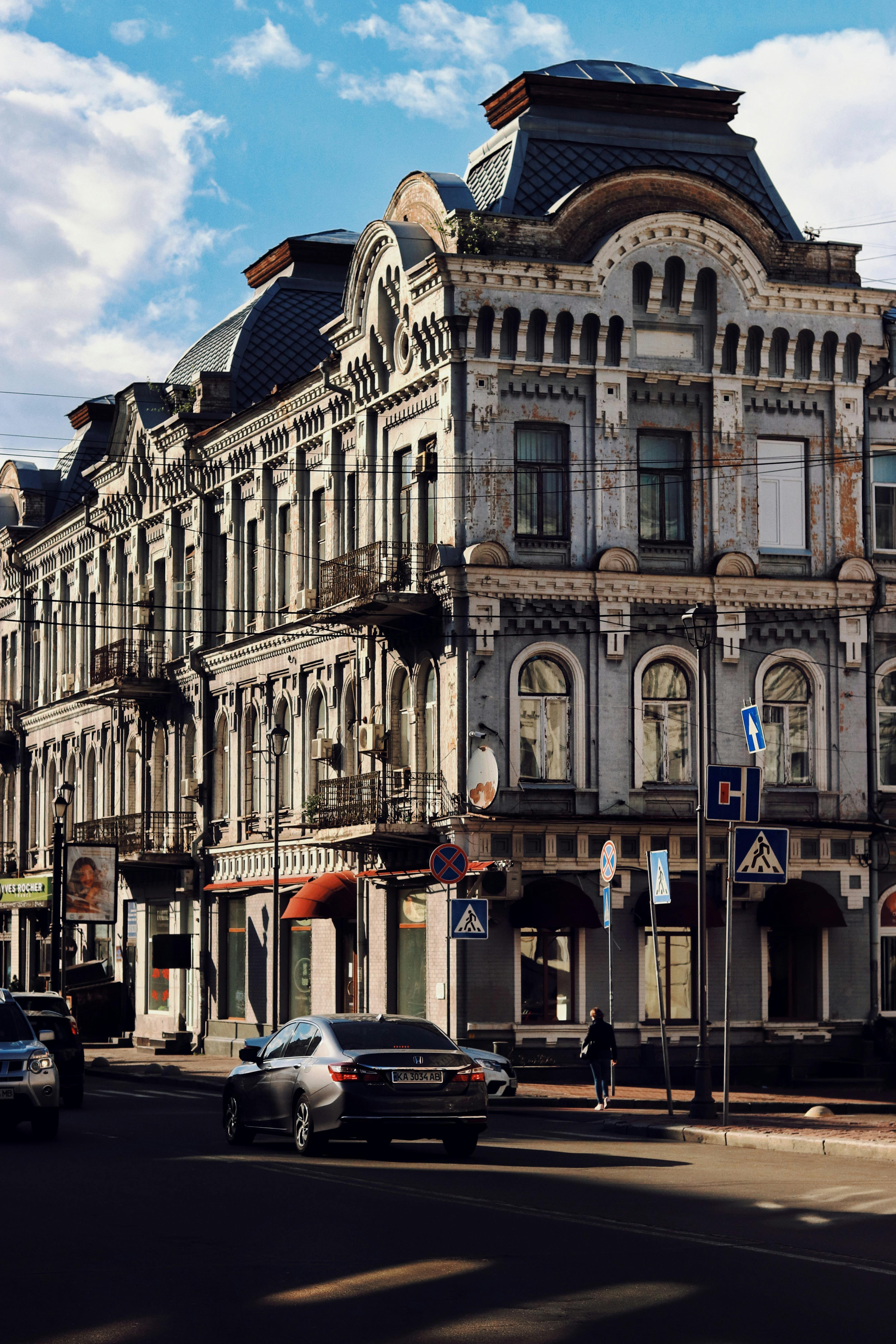 Old city in corner of street · Free Stock Photo