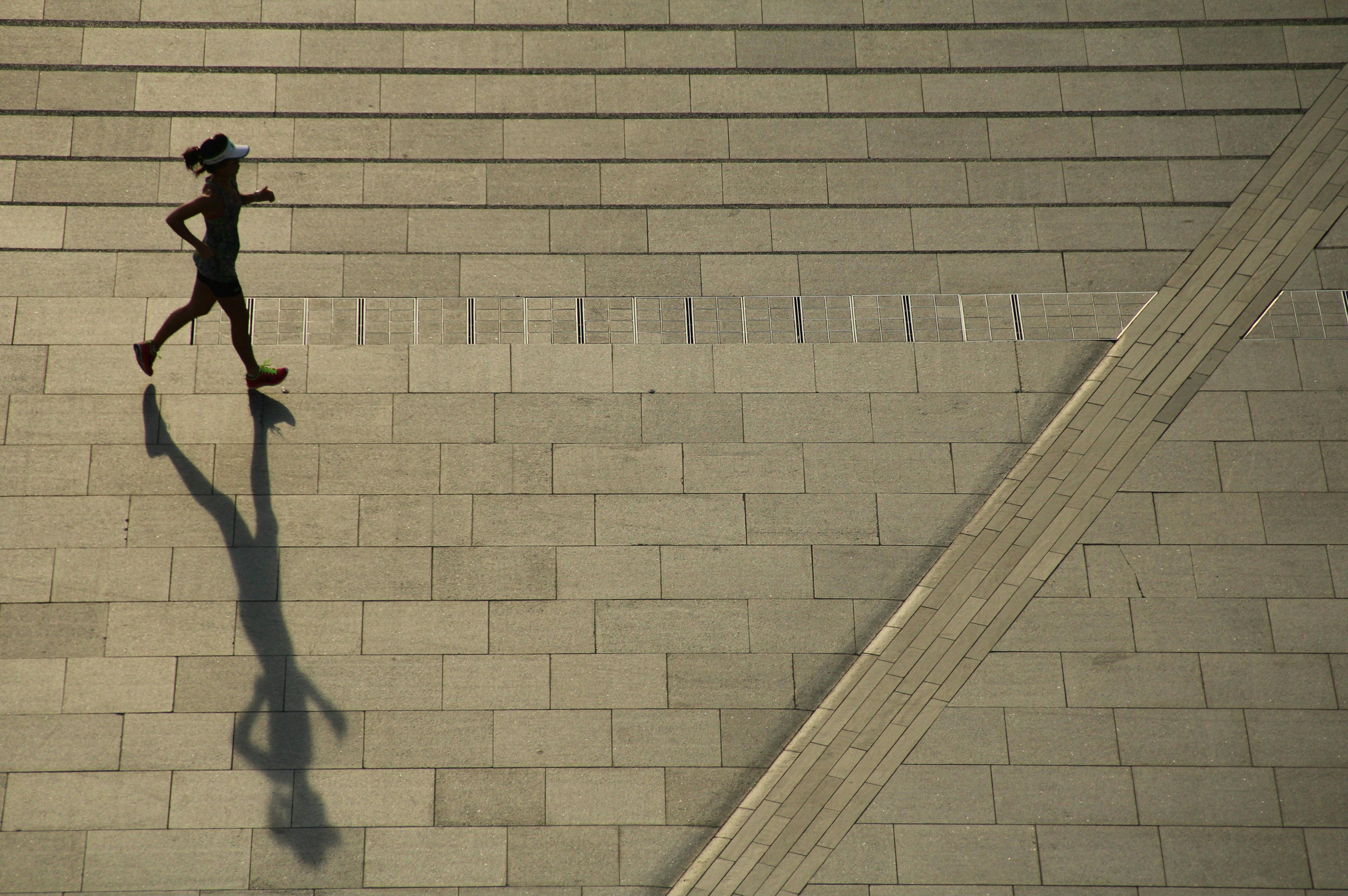 Hombre Caminando · Foto de stock gratuita