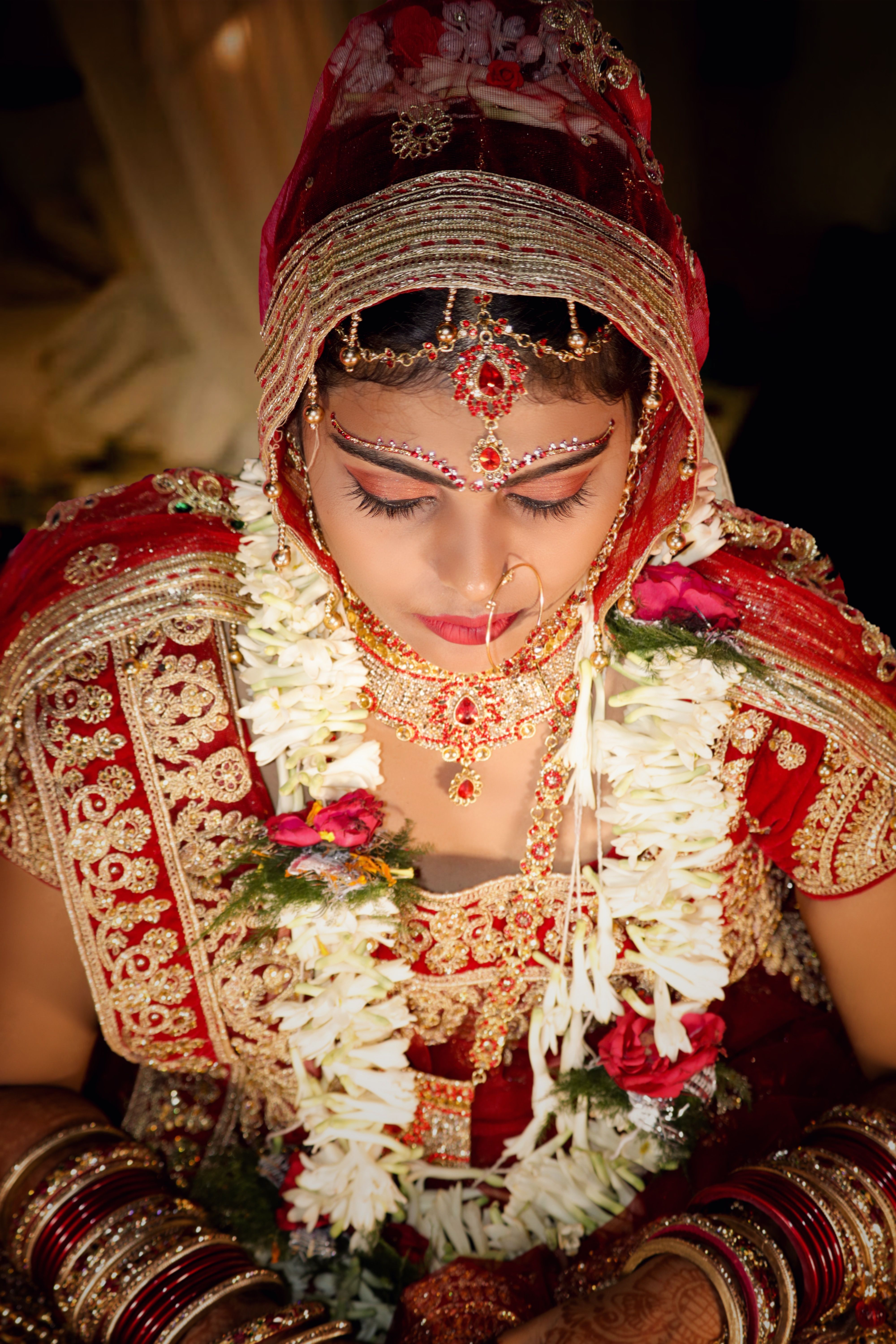 Hindu woman in traditional clothes and accessories · Free Stock Photo