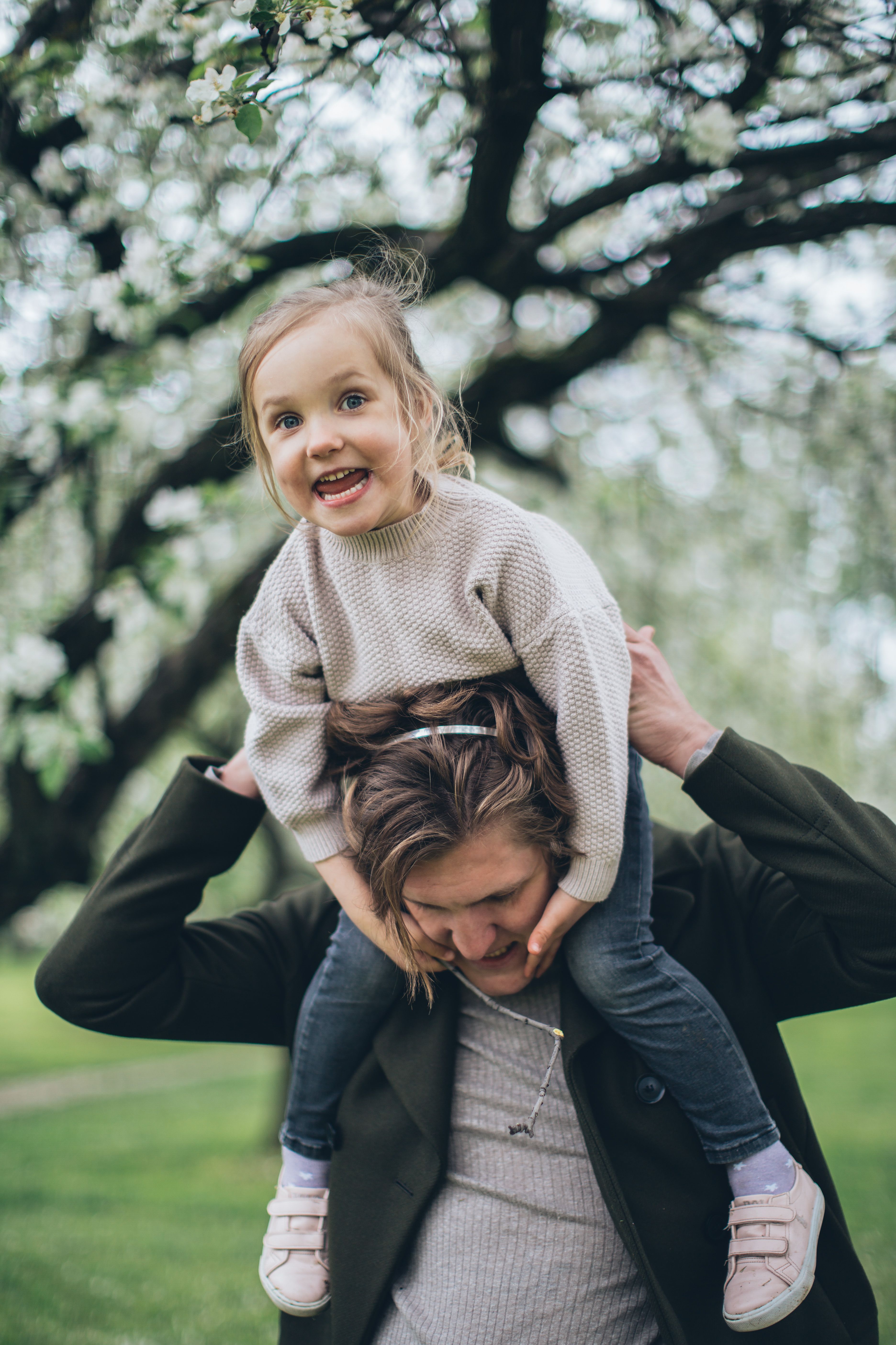 Free Dad Carrying Photos, Download The BEST Free Free Dad Carrying ...