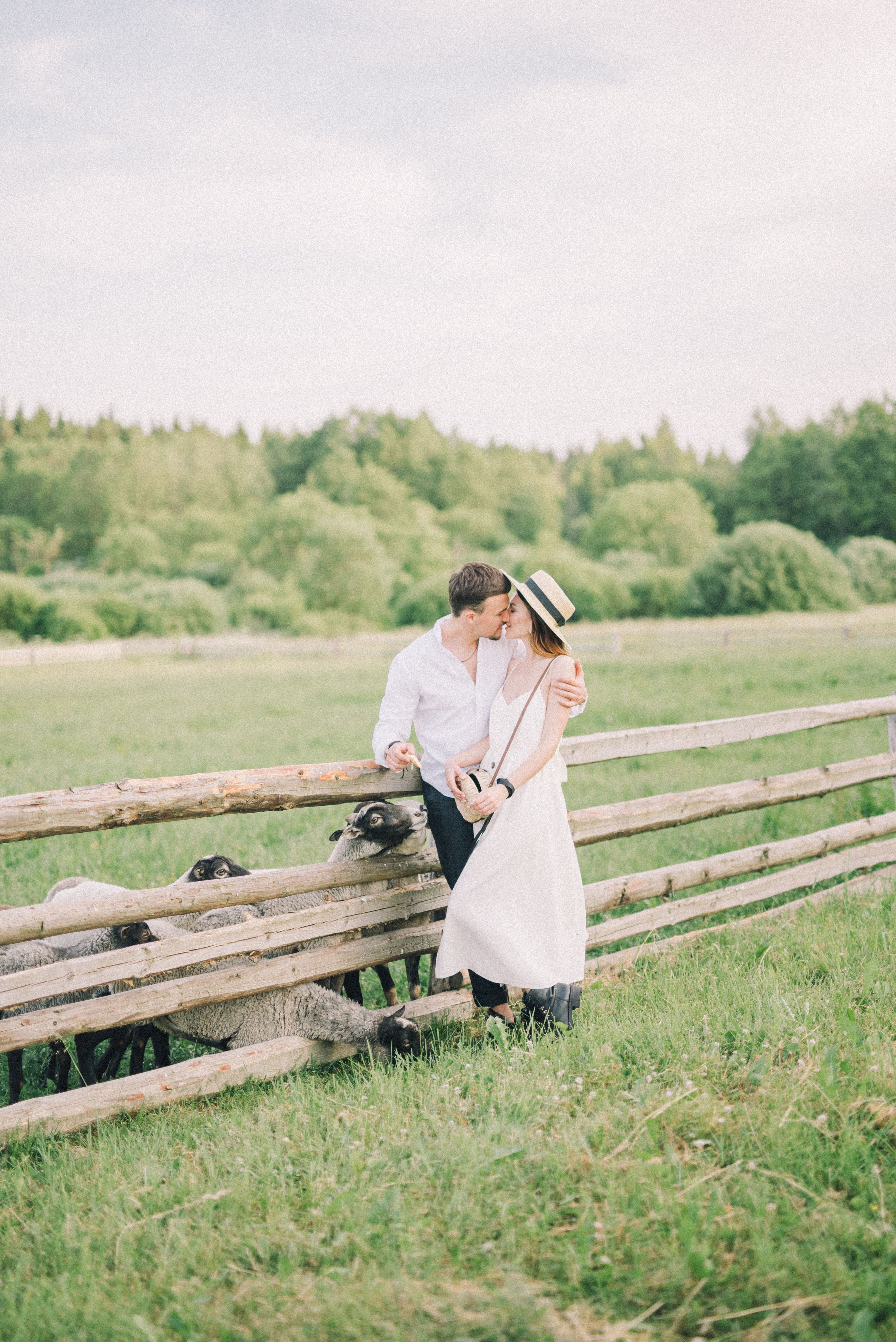 Romantic Couple in Countryside · Free Stock Photo