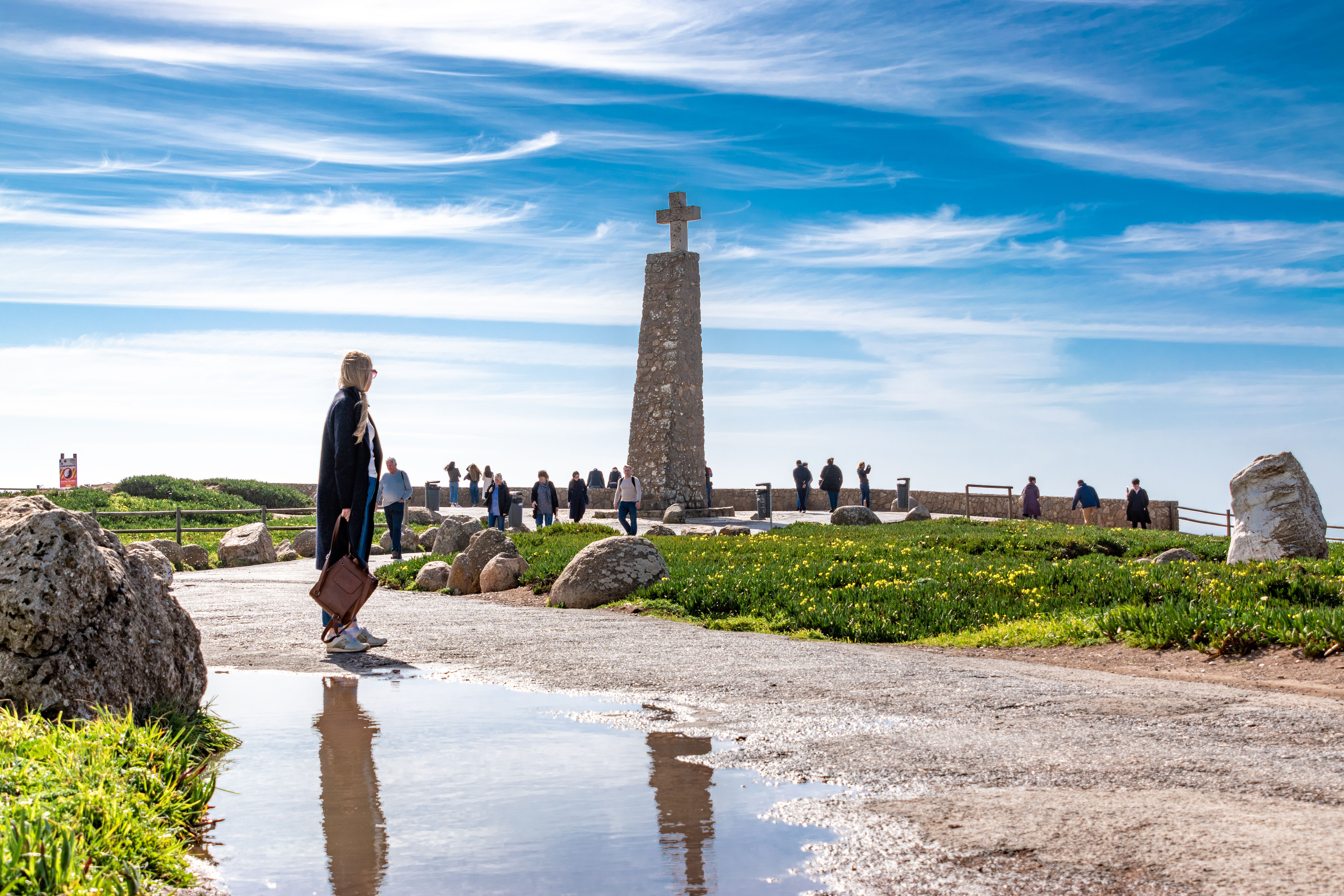 People Walking Near the Cross · Free Stock Photo