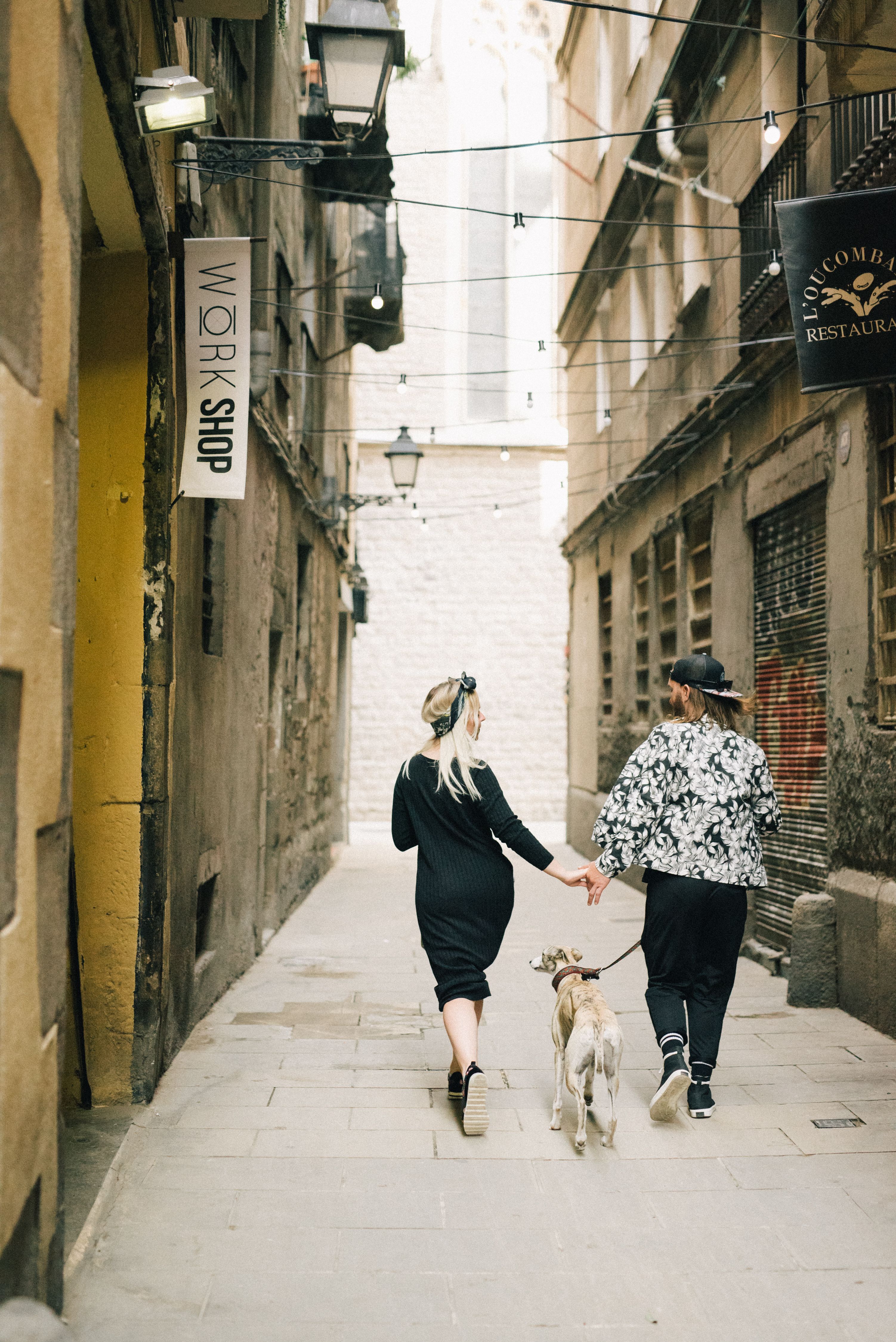 Back View of a Couple Doing Holding hands · Free Stock Photo