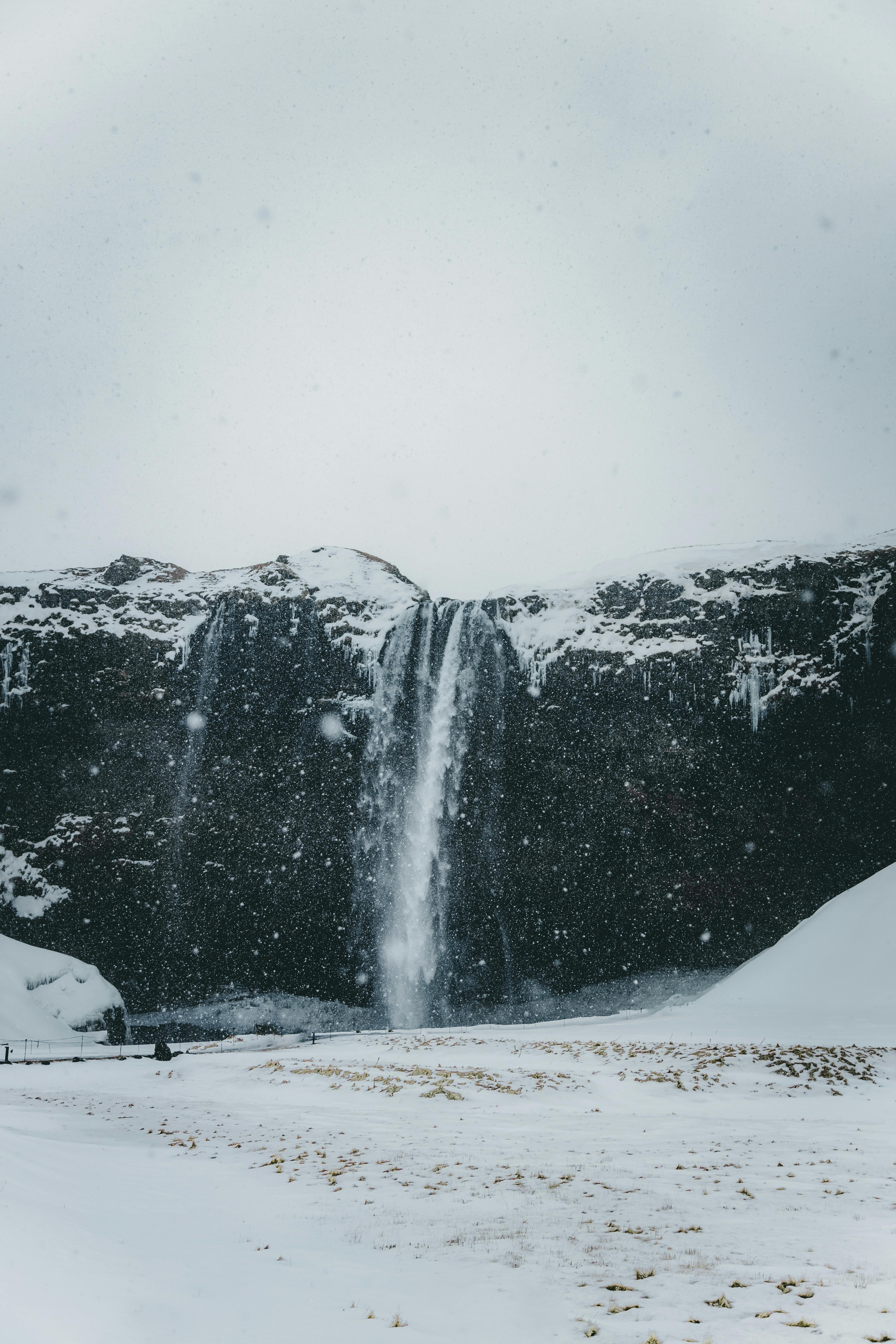 Rocky terrain and mountain ridge in daylight · Free Stock Photo