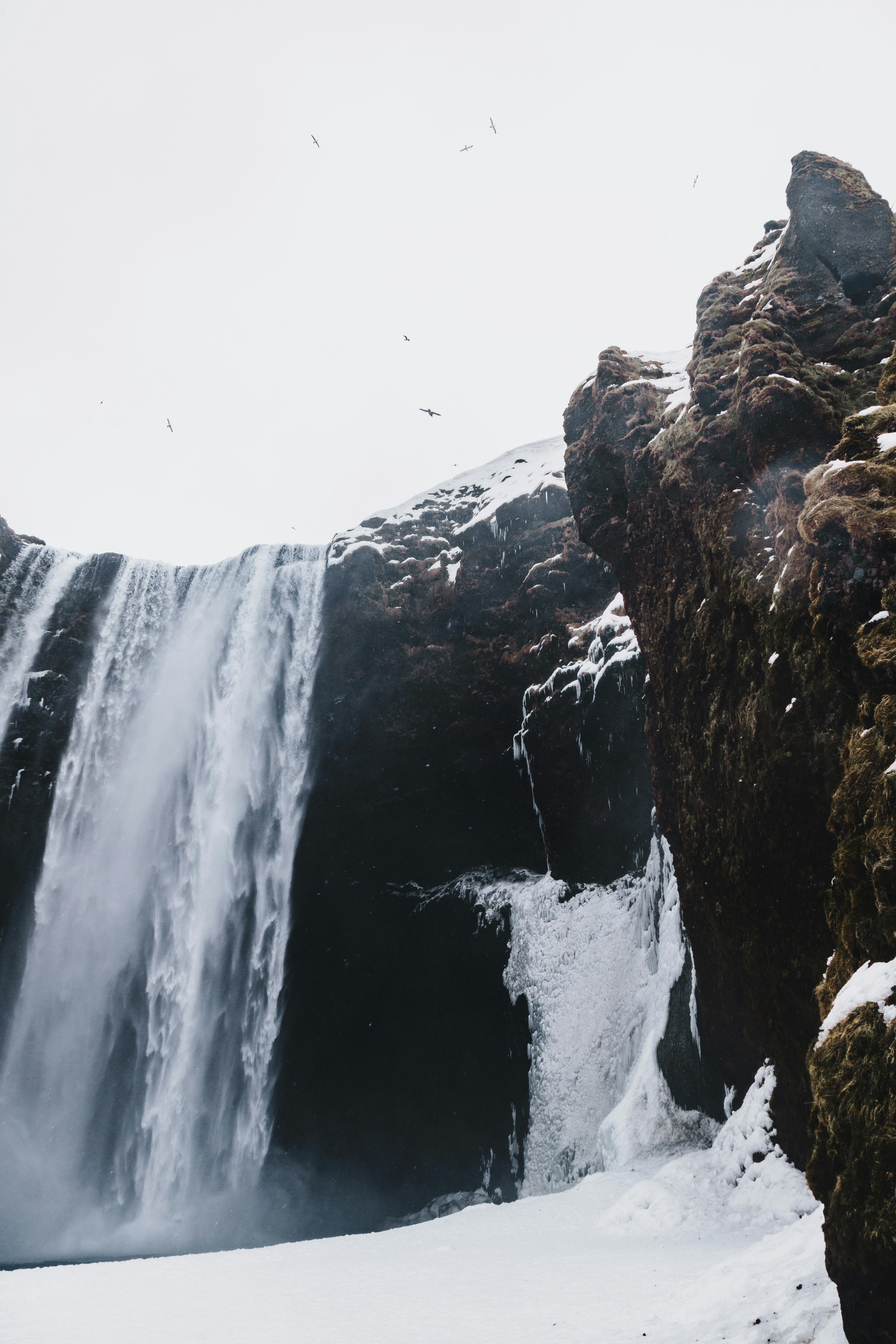 Powerful waterfall in mountainous terrain · Free Stock Photo