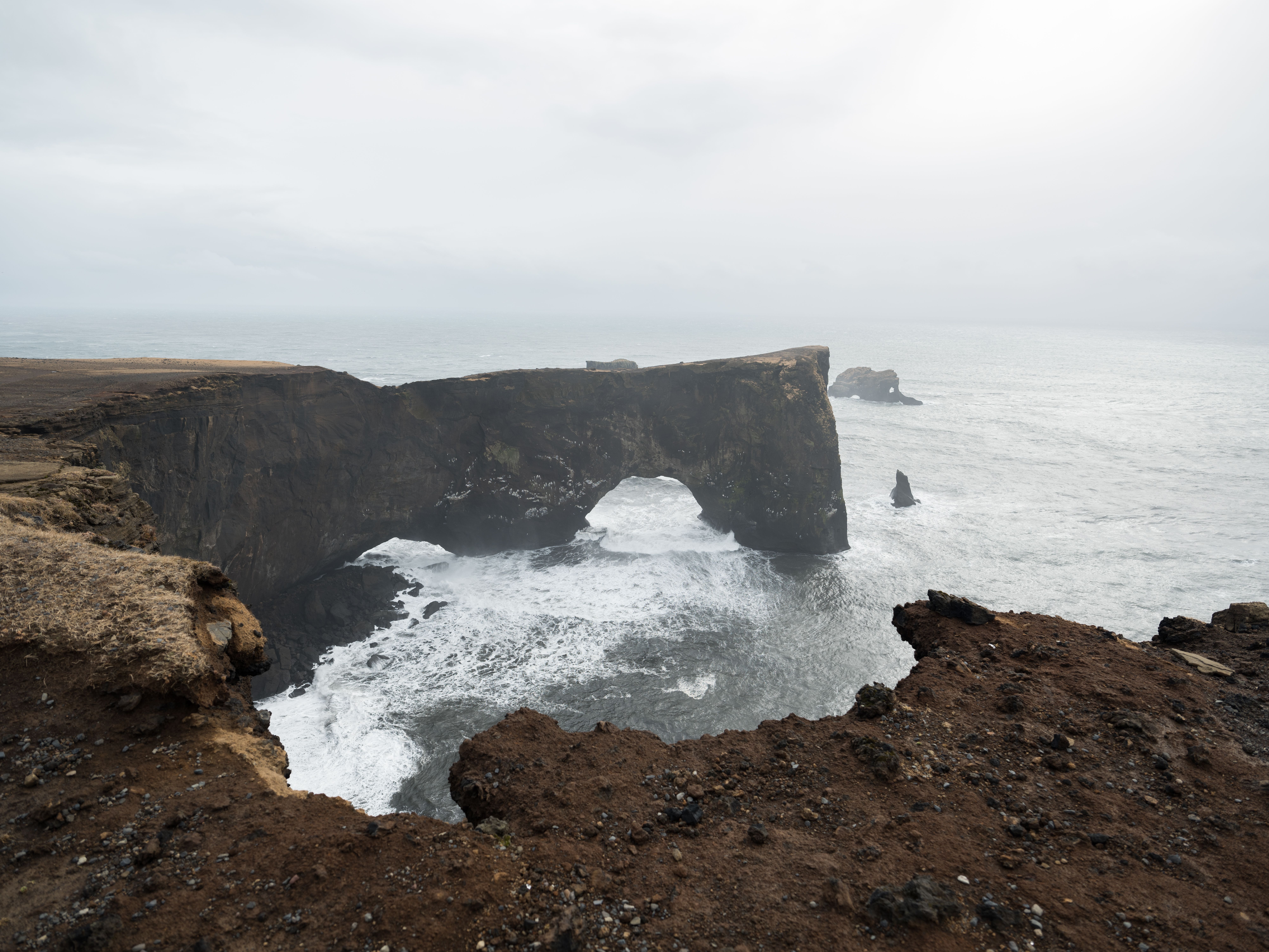Sea and Cliff · Free Stock Photo