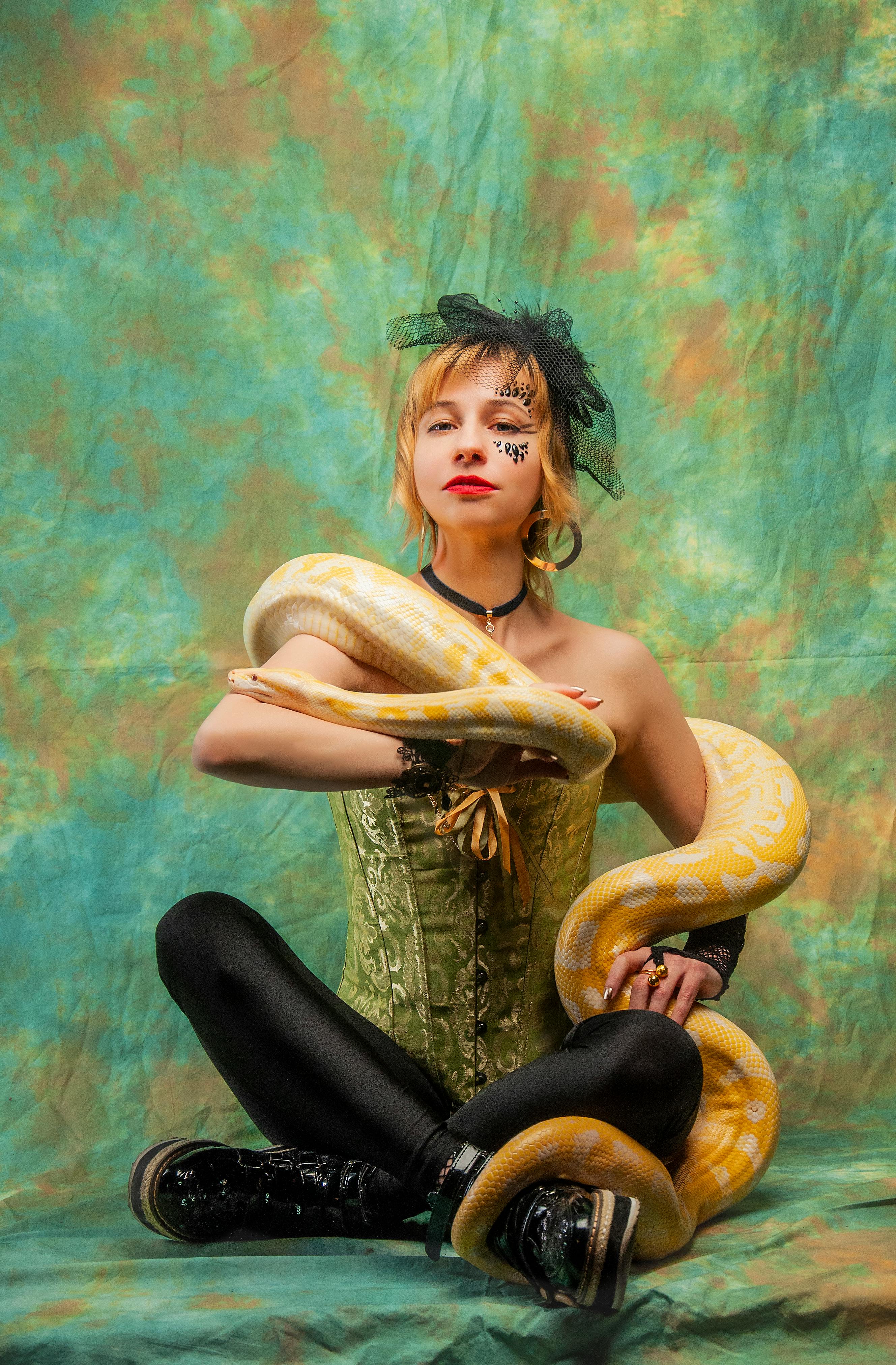 Extraordinary woman with snake on shoulders · Free Stock Photo