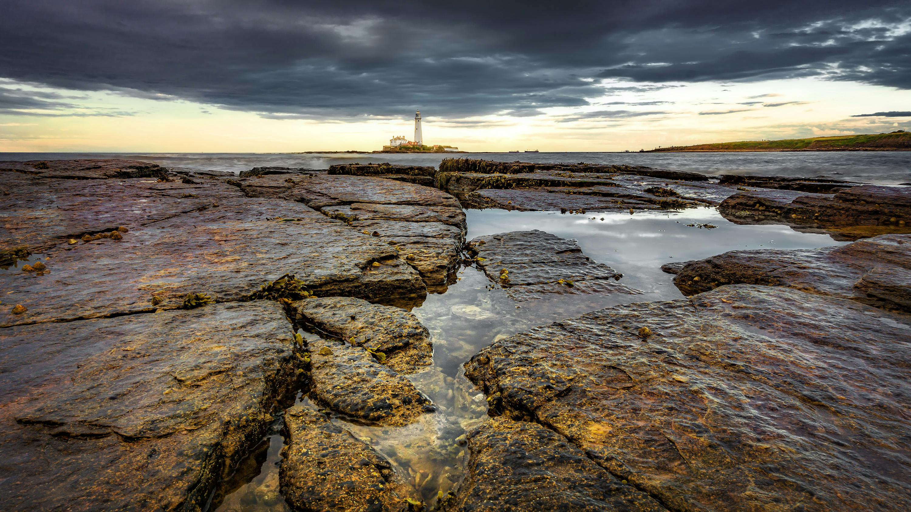 Shiny lighthouse under sky in polar night · Free Stock Photo