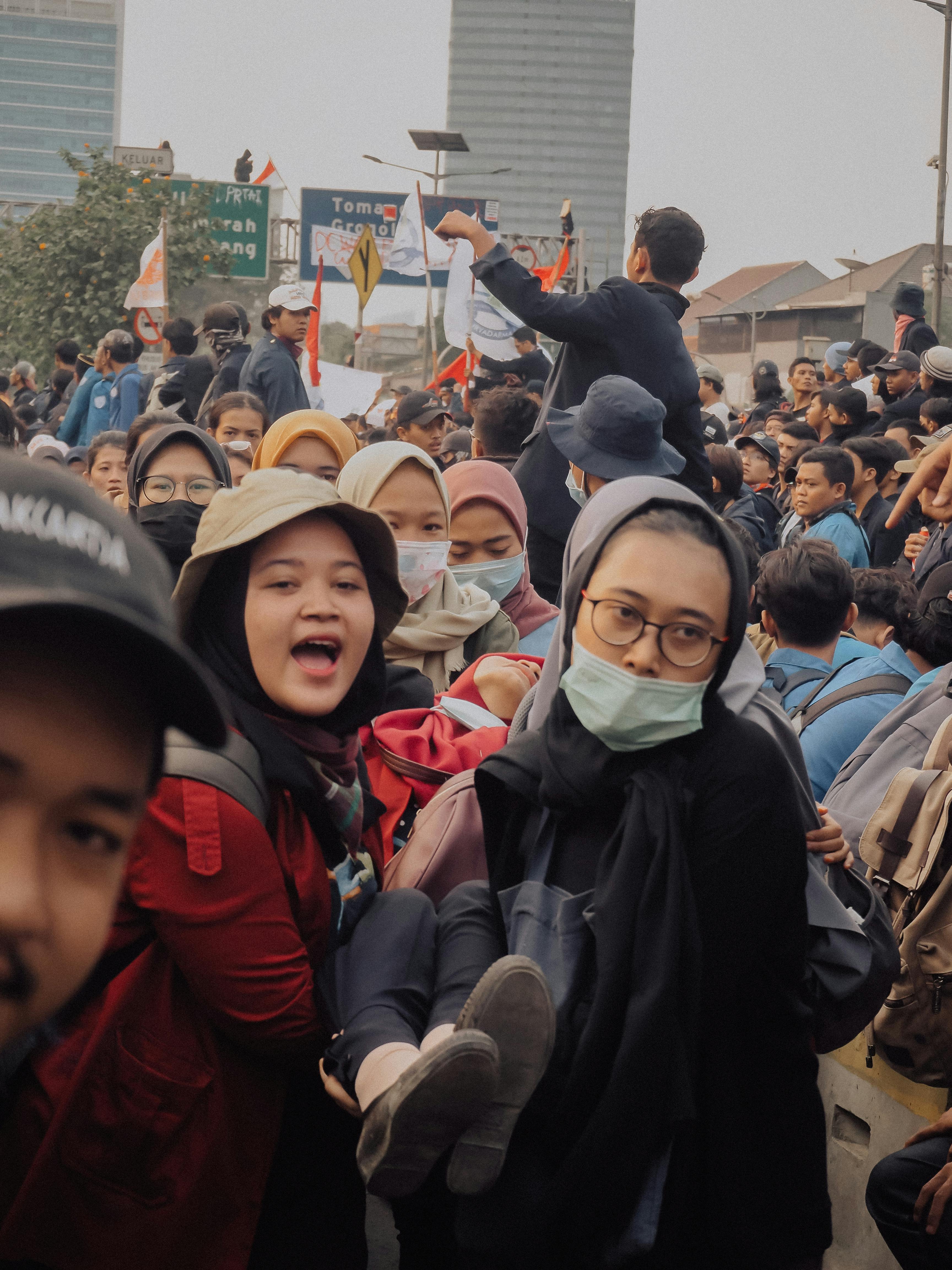 Crowd Demonstrating on Street · Free Stock Photo