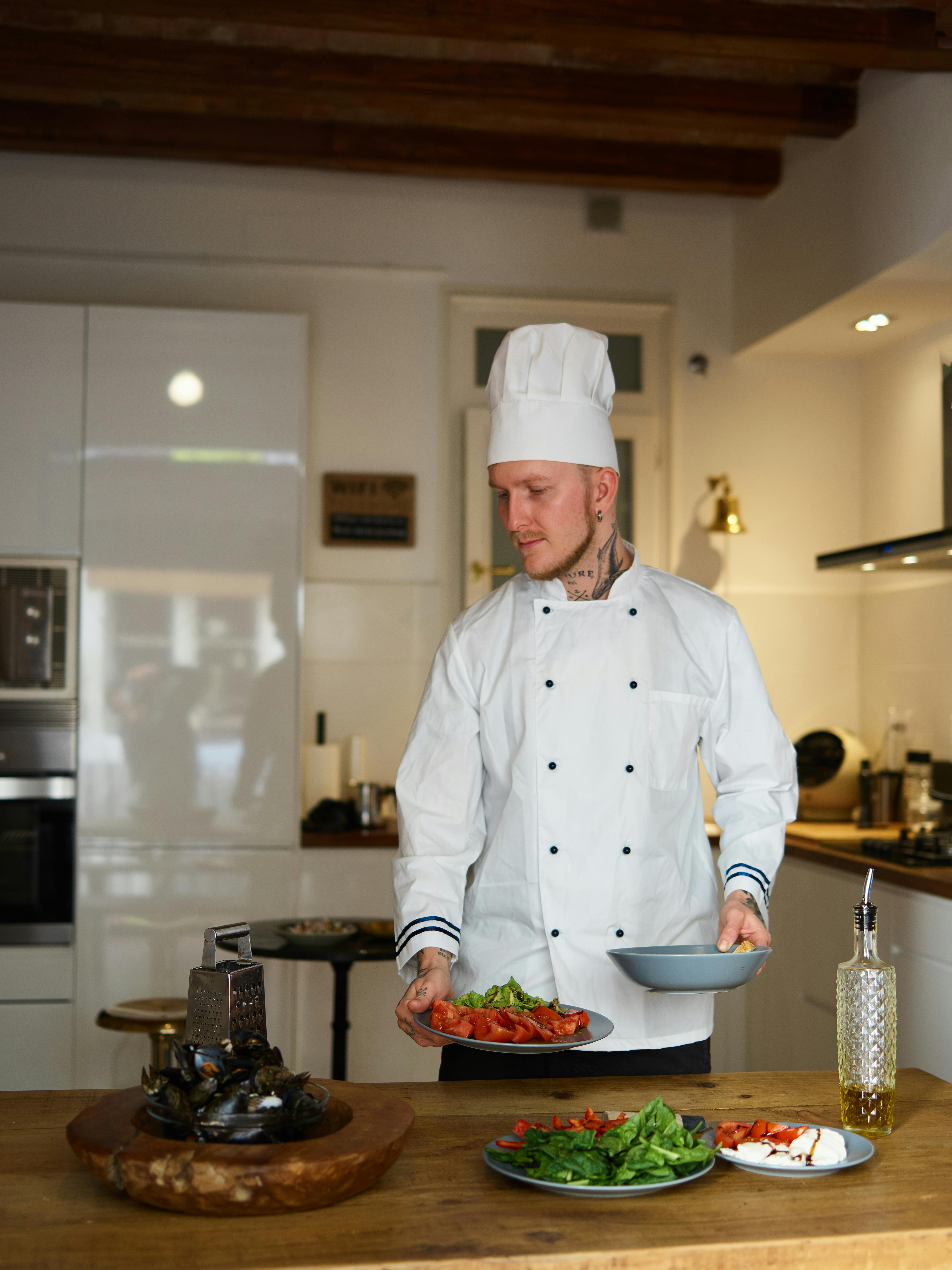 Round White Ceramic Plates · Free Stock Photo