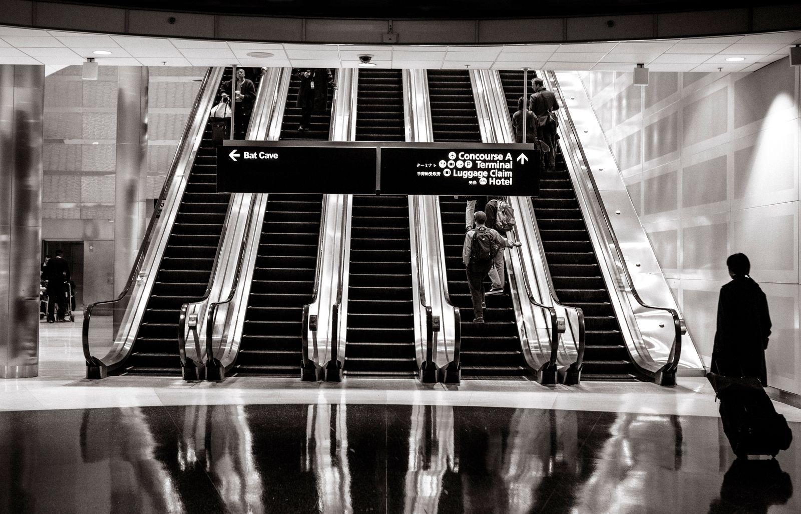 Moving Walkways In Airports Photos, Download The BEST Free Moving ...