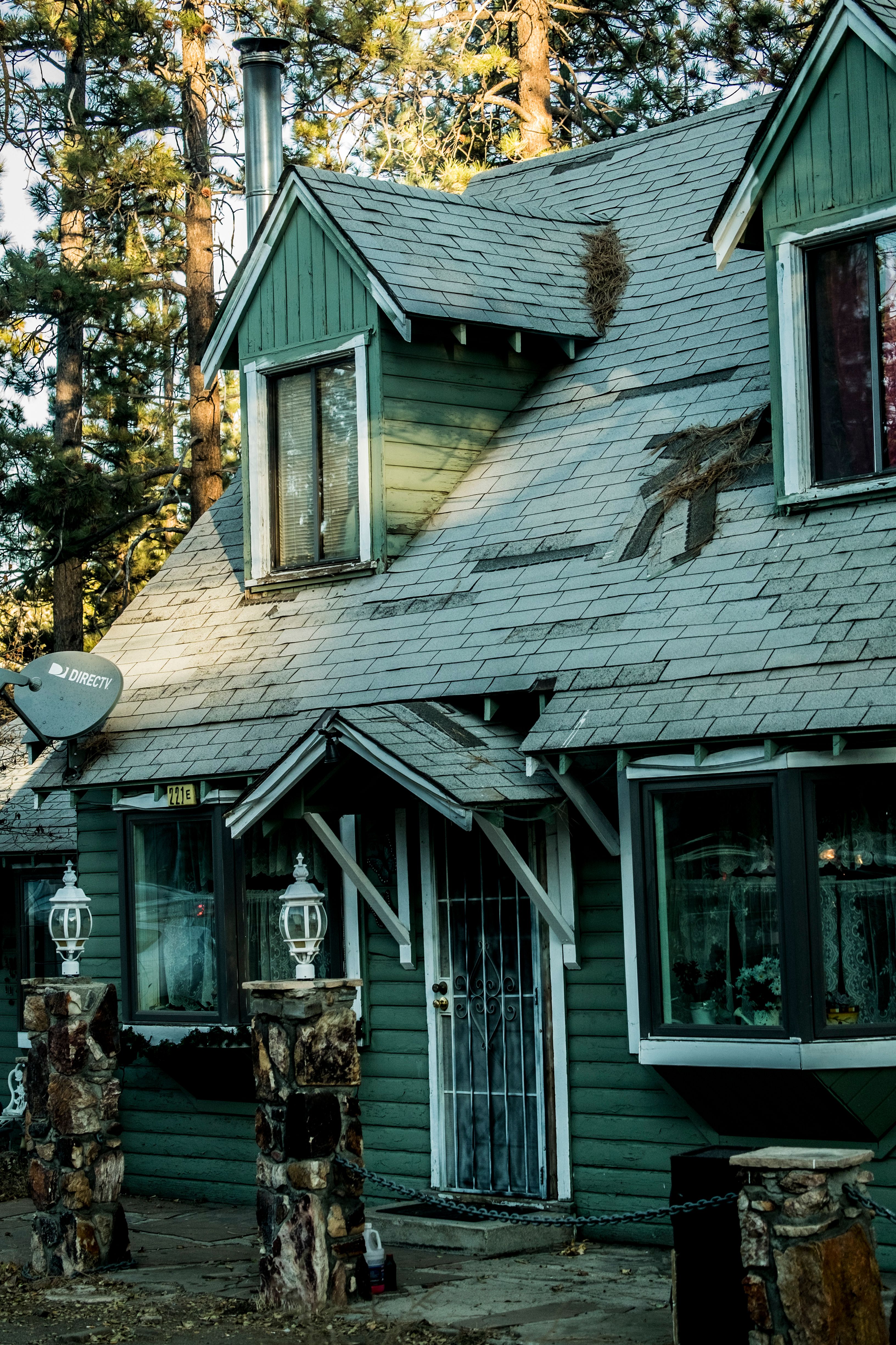 Exterior of a Haunted House · Free Stock Photo