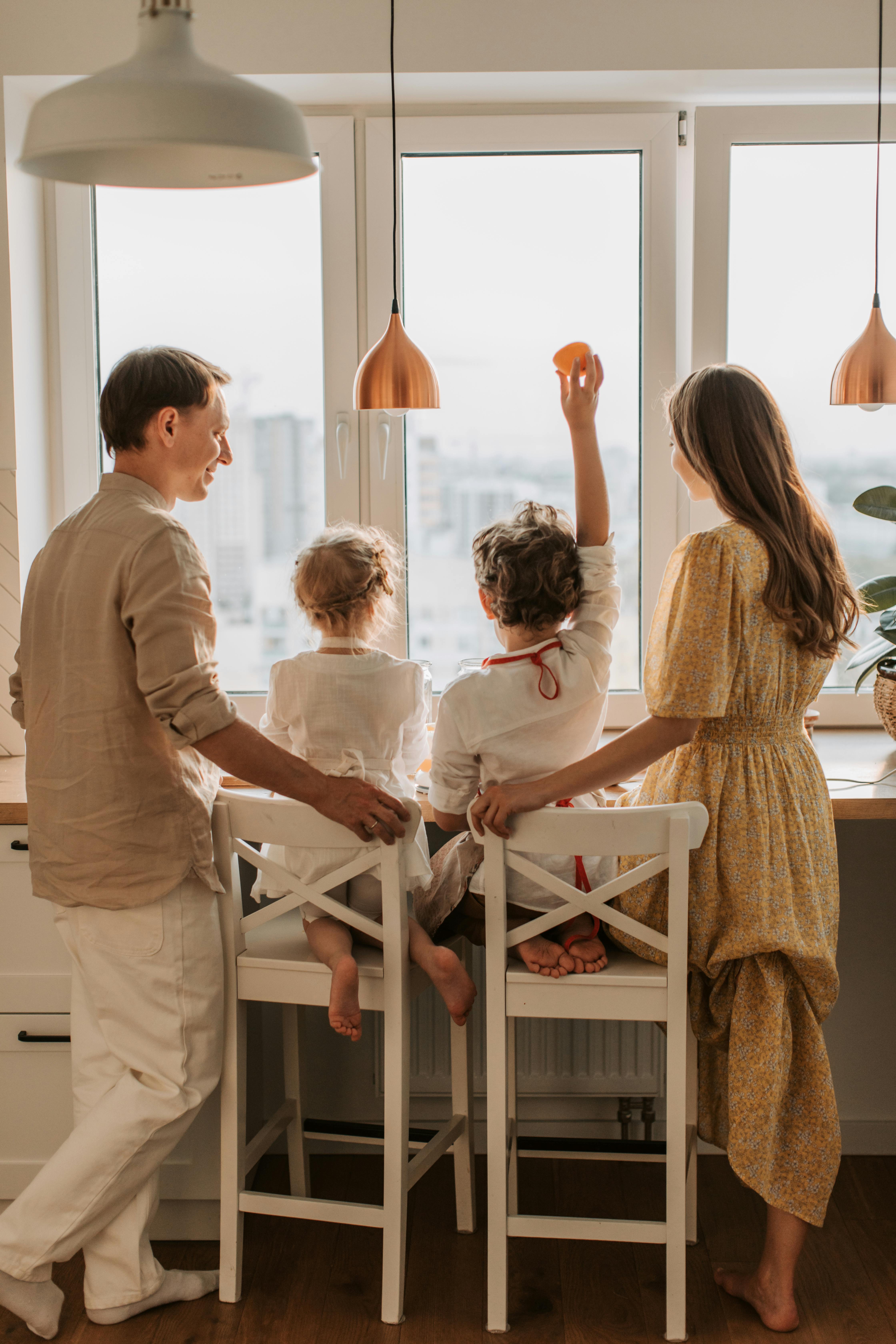 Back View of a Happy Family · Free Stock Photo