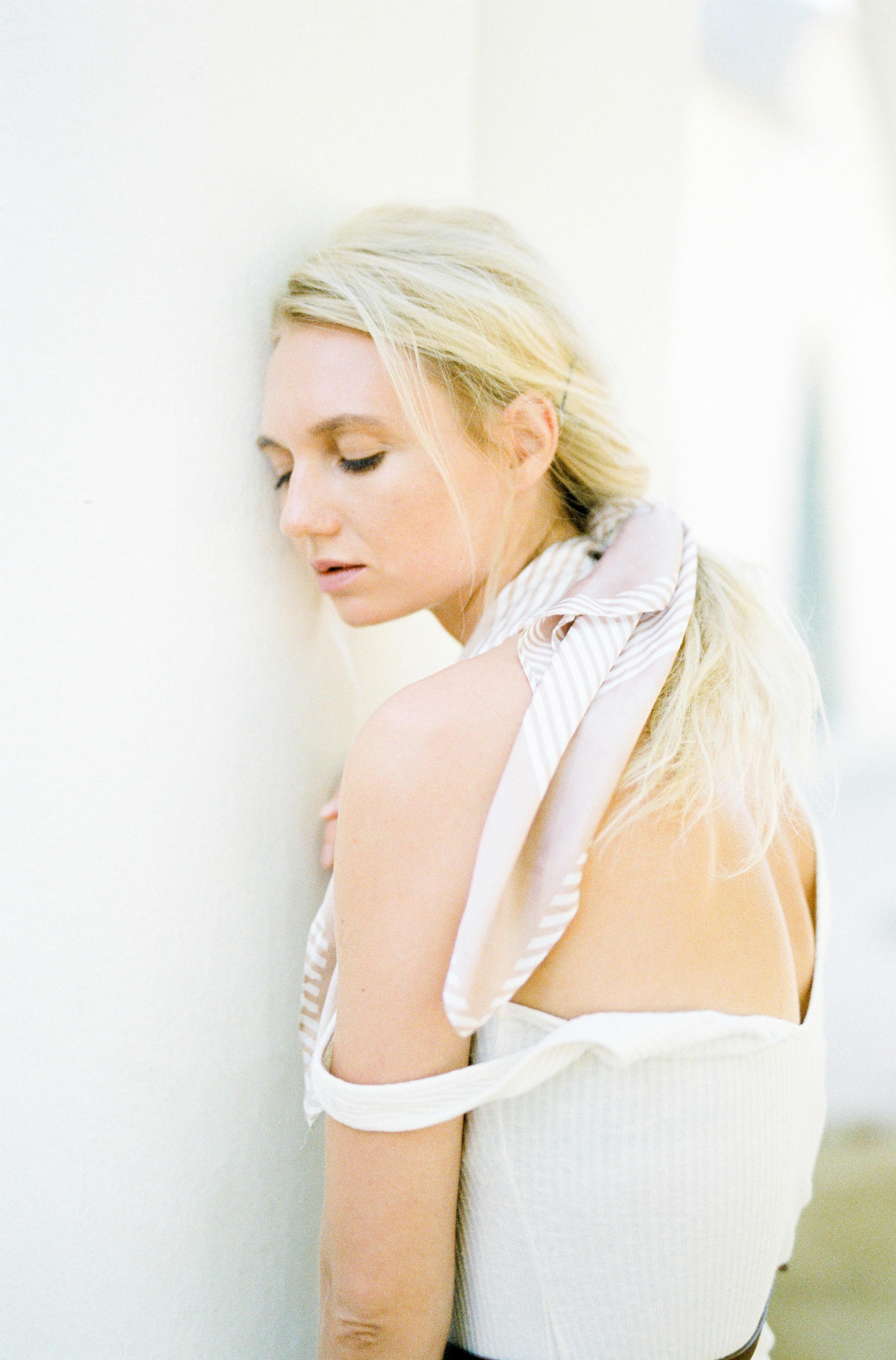 Leaning Head Against Wall Photos, Download The BEST Free Leaning Head ...