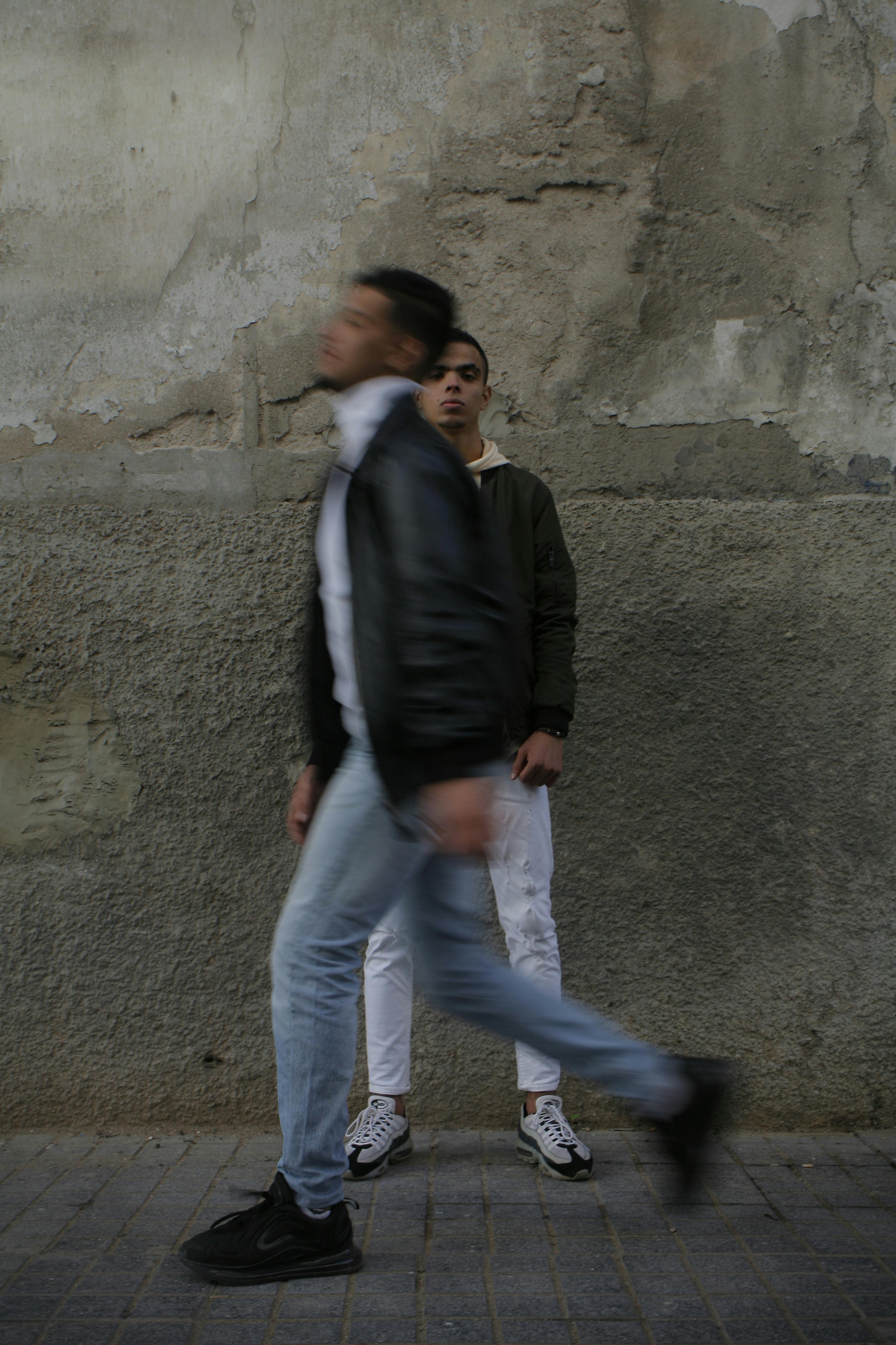 2 Men Walking Poses Photos, Download The BEST Free 2 Men Walking Poses ...