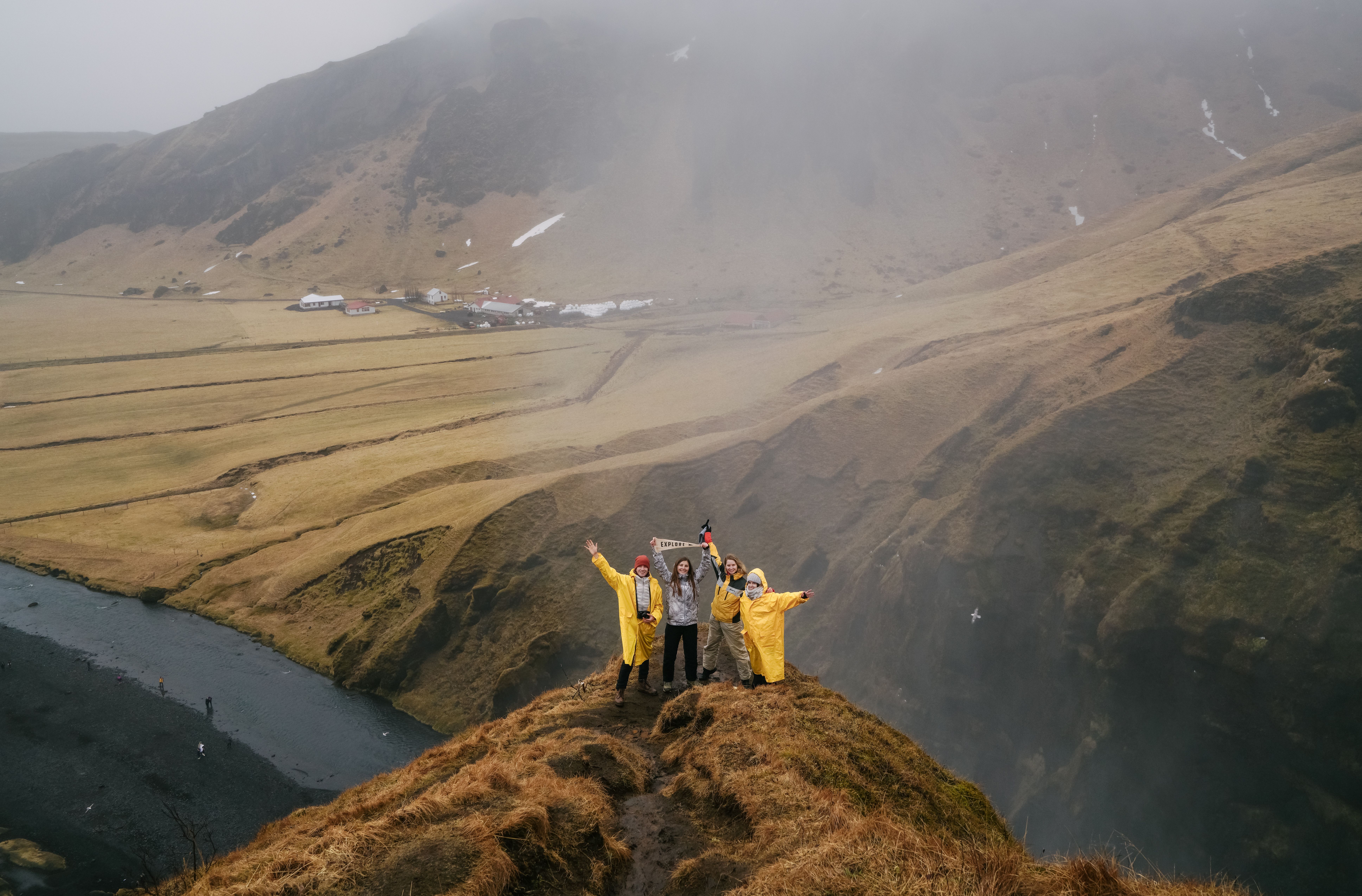 People on Hill · Free Stock Photo