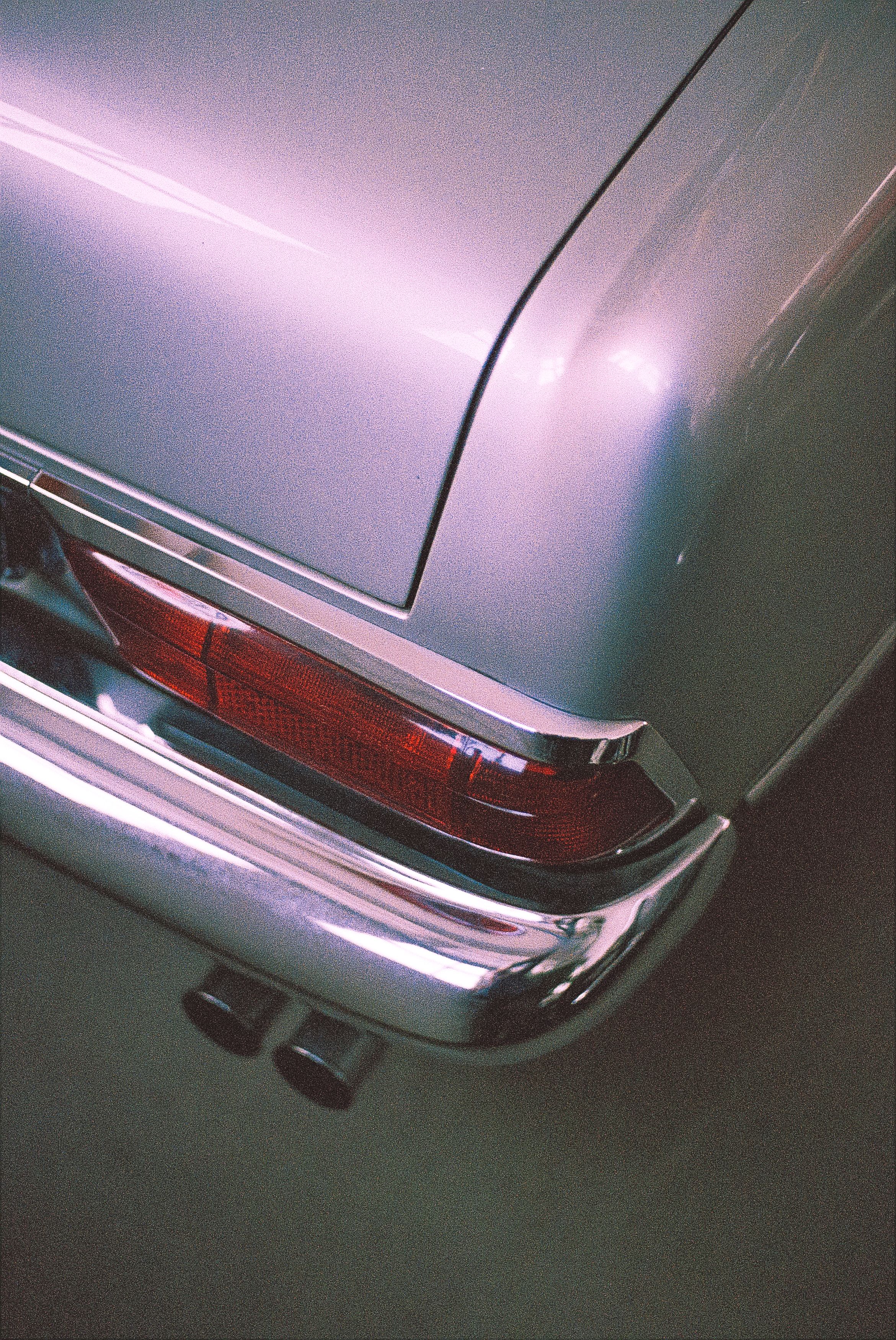 photo-of-gray-car-free-stock-photo
