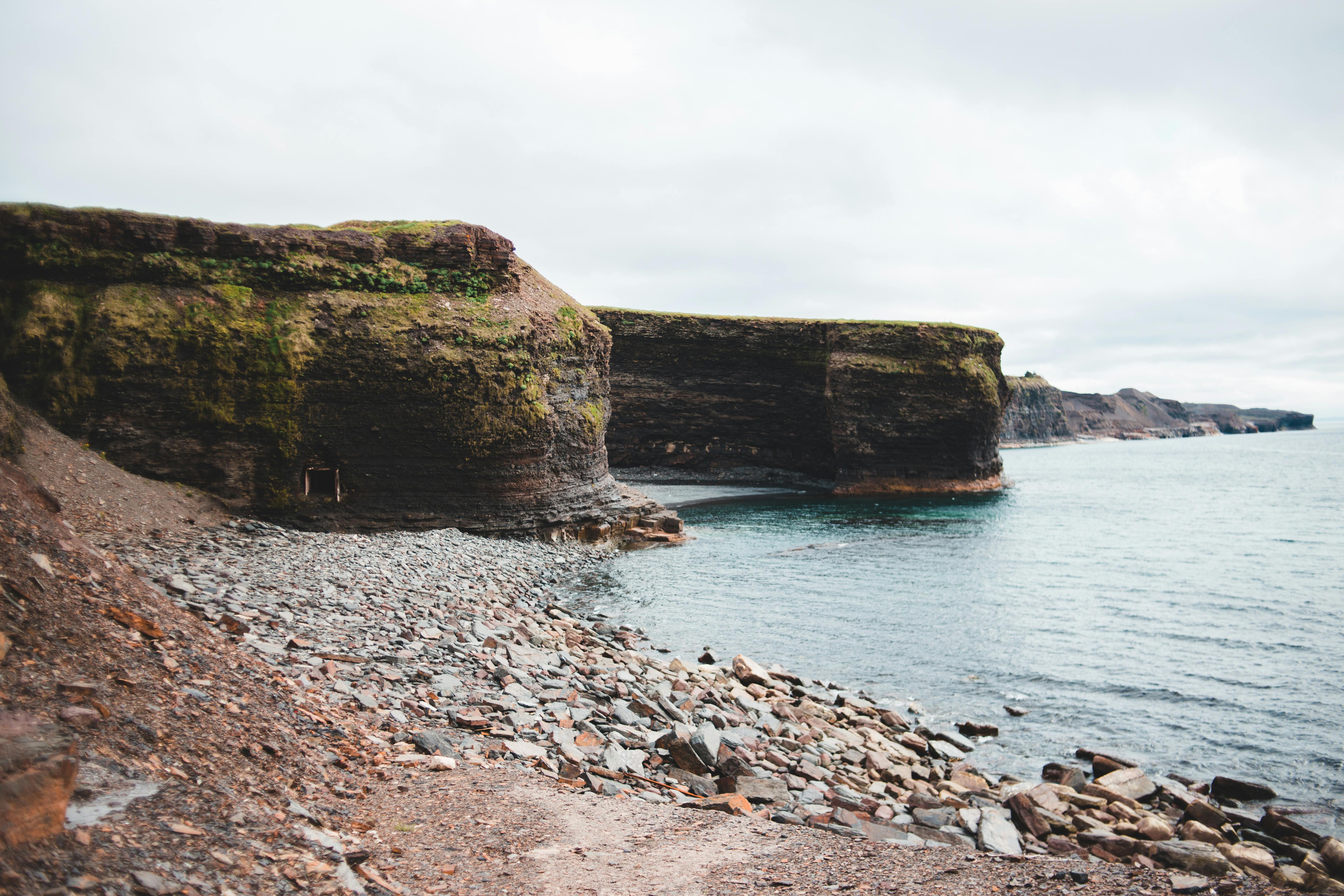 2 Green-and-gray Islet on Body of Water · Free Stock Photo
