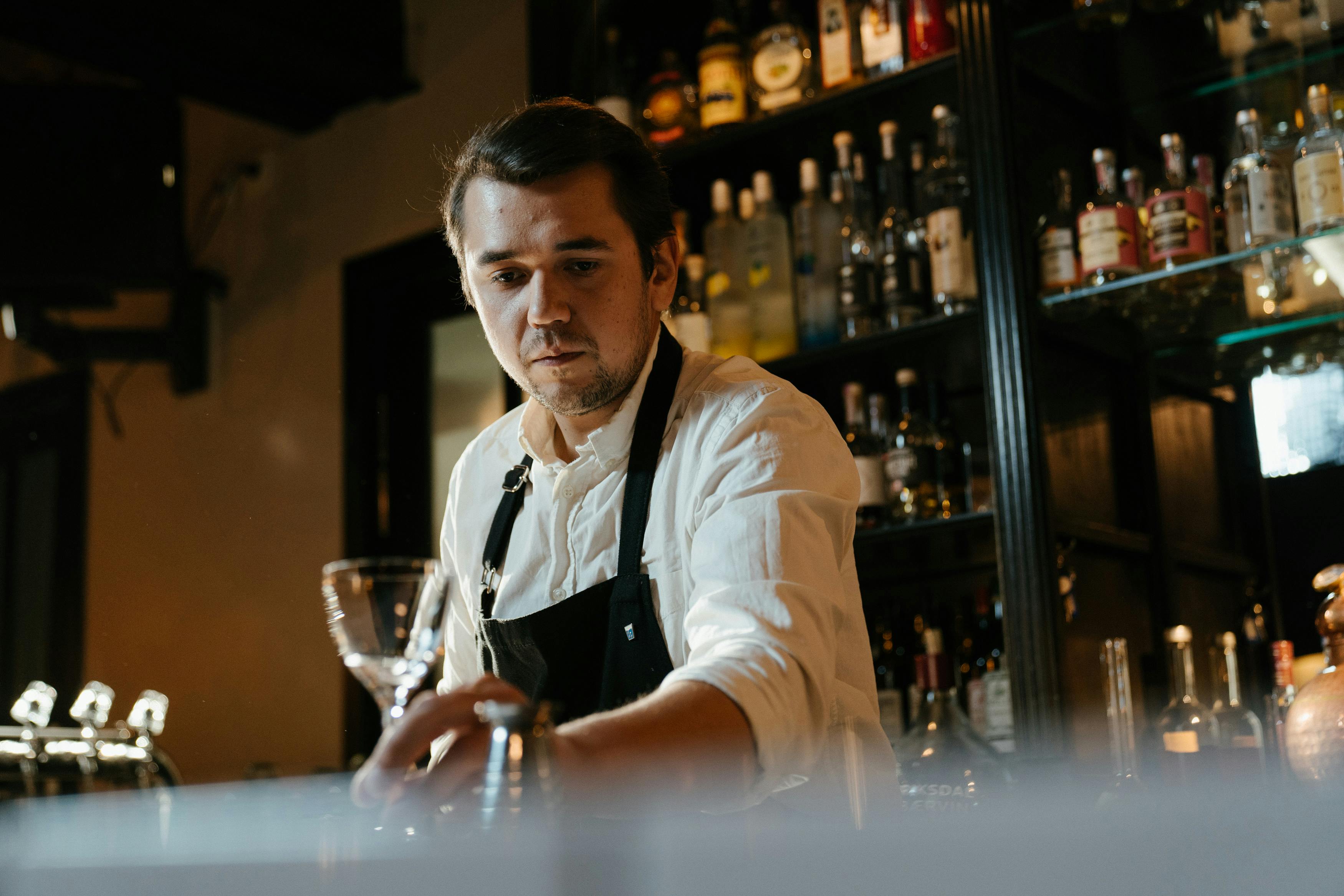 100+ Best Barman Photos · 100% Free Download · Pexels Stock Photos