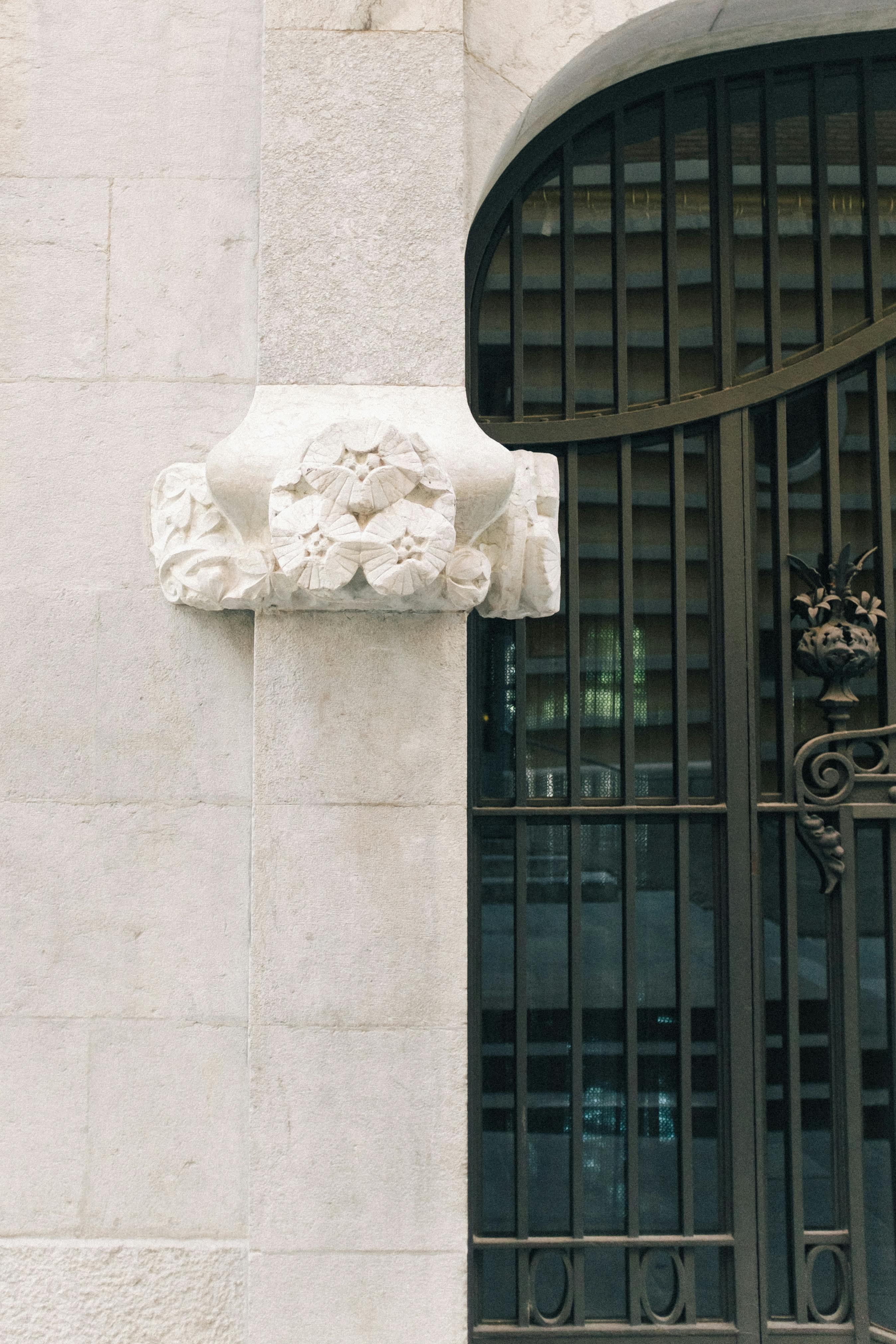 Floral Bas Relief on Concrete Pillar · Free Stock Photo