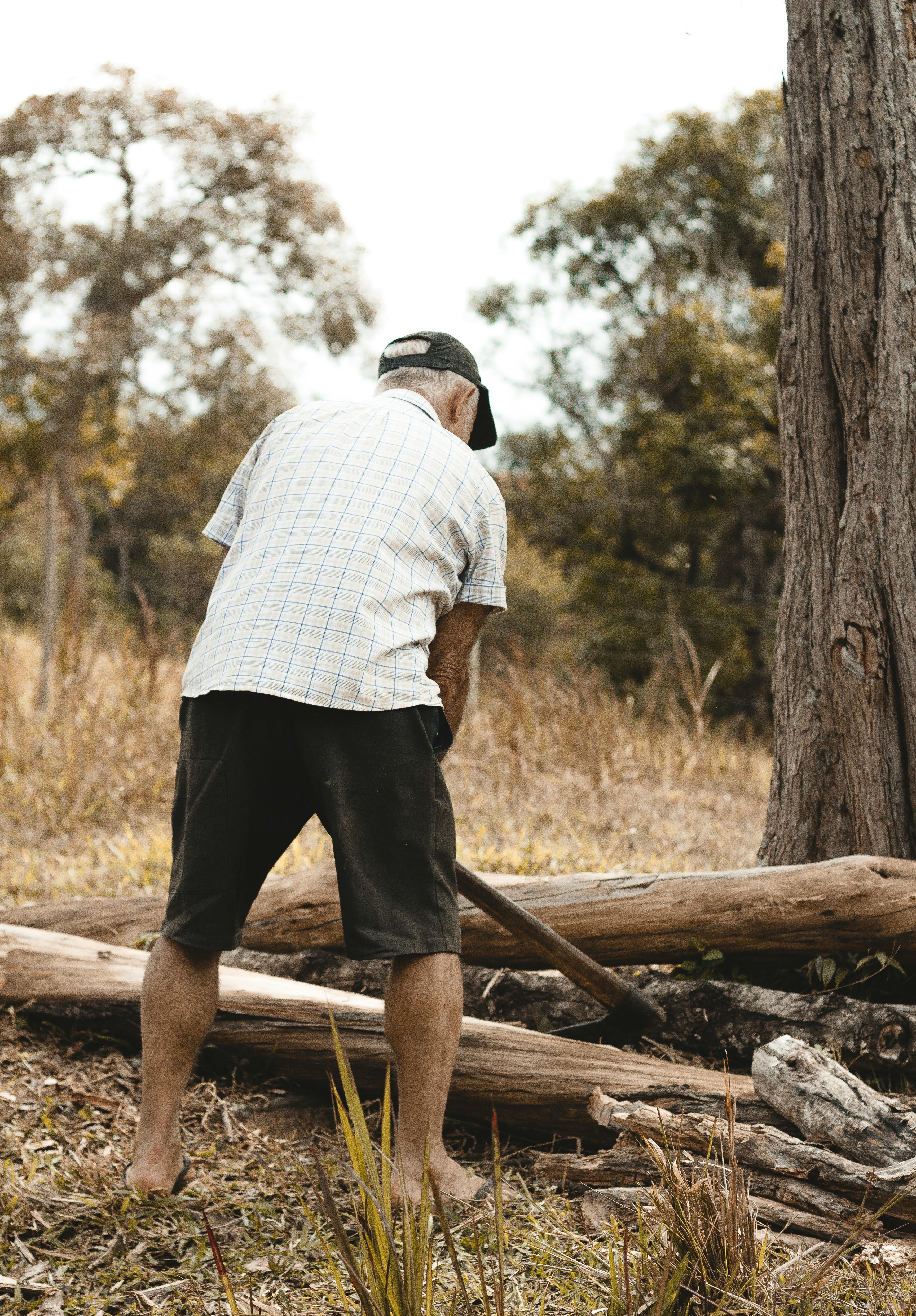 A Man Chopping the Tree using Axe · Free Stock Photo