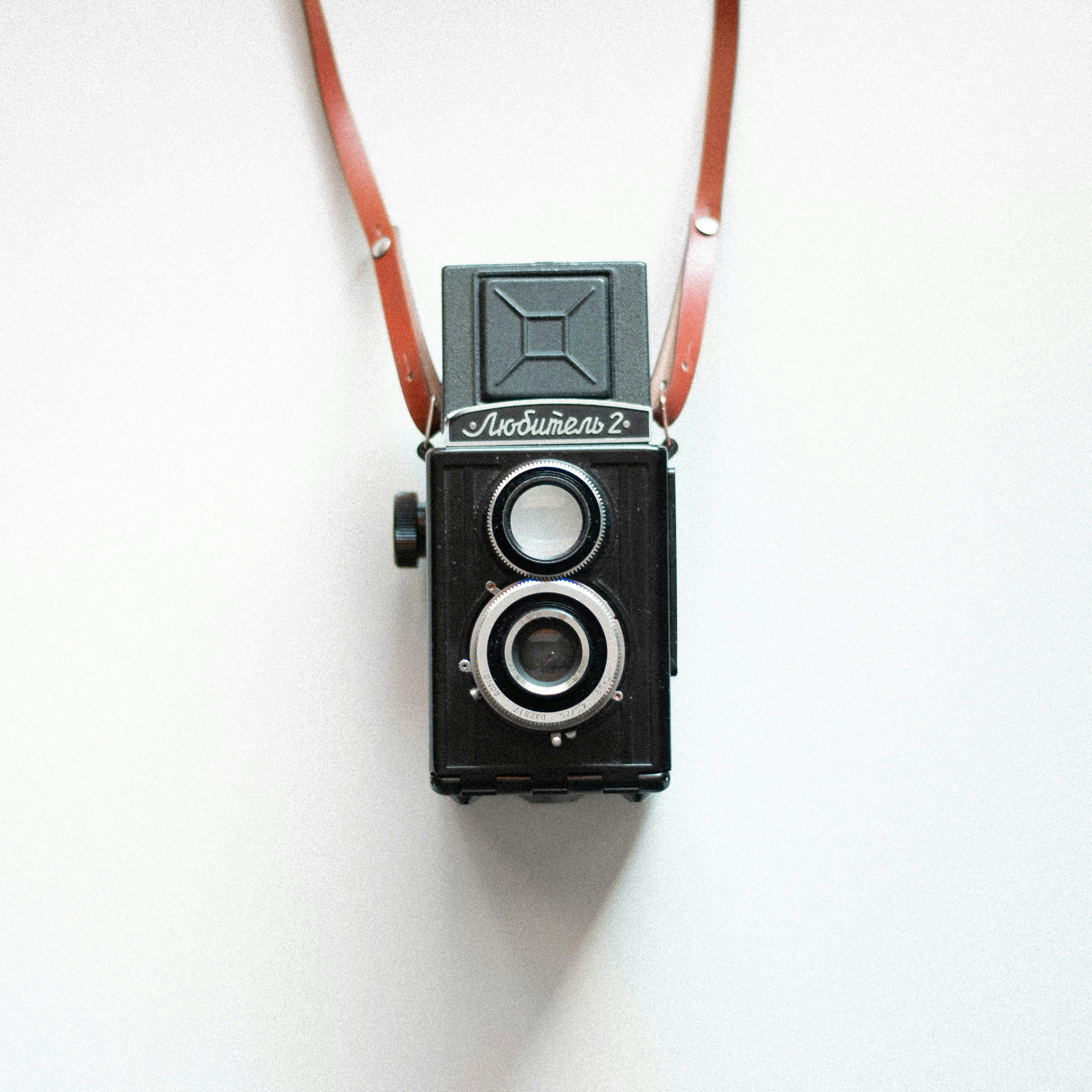 Old camera & watch · Free Stock Photo