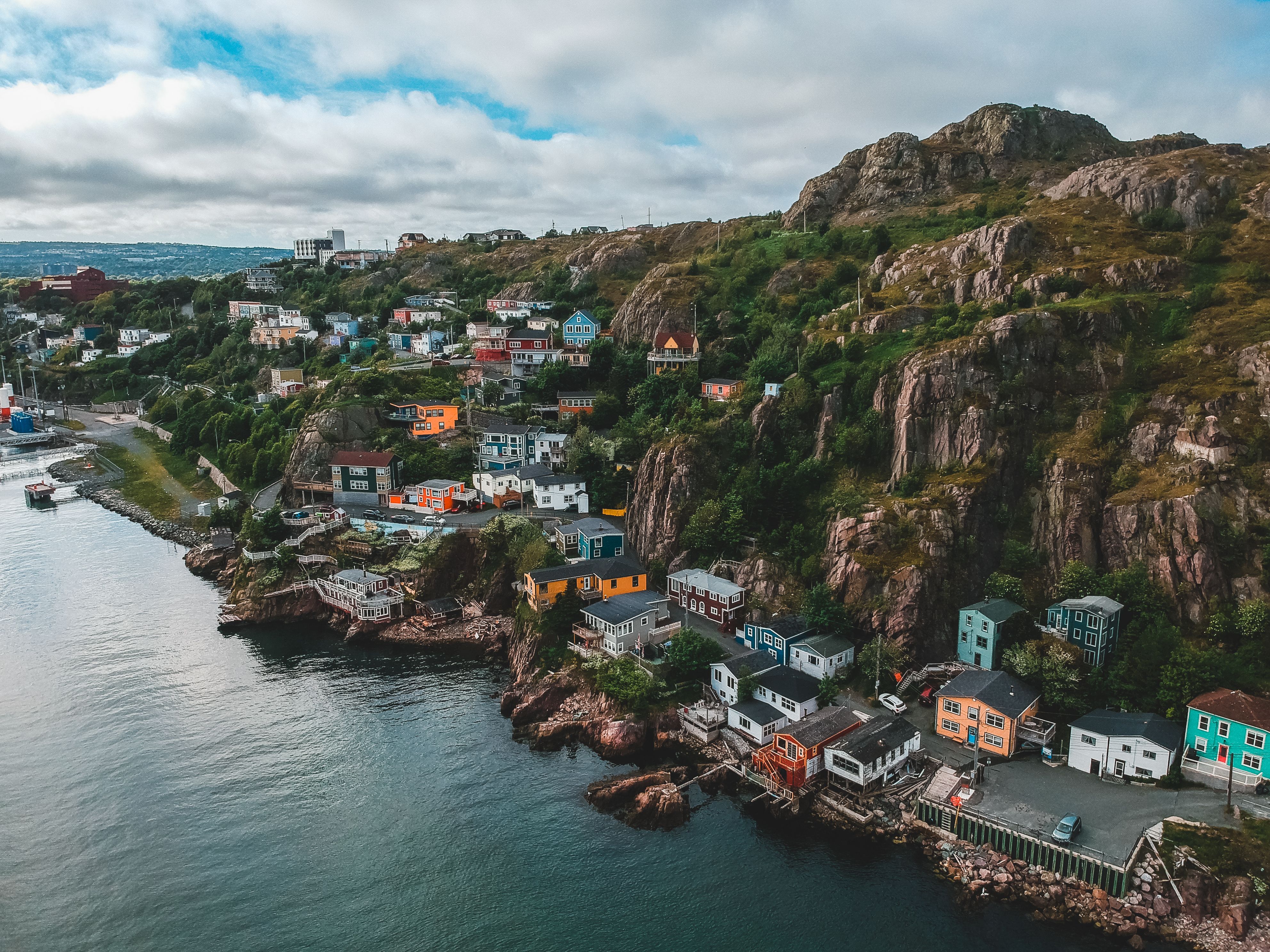 Small town located on steep cliff · Free Stock Photo