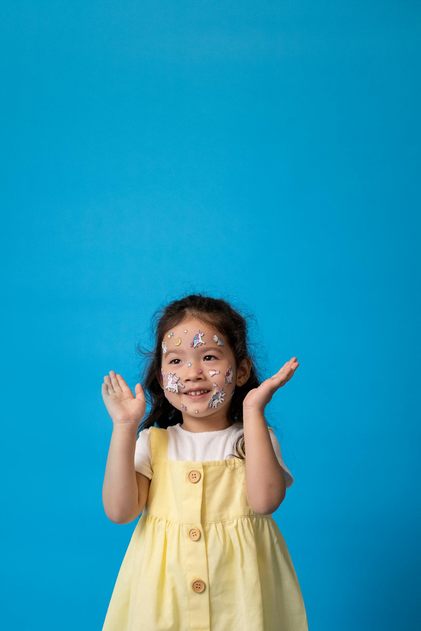 Kid Shrugging Photos, Download The BEST Free Kid Shrugging Stock Photos ...