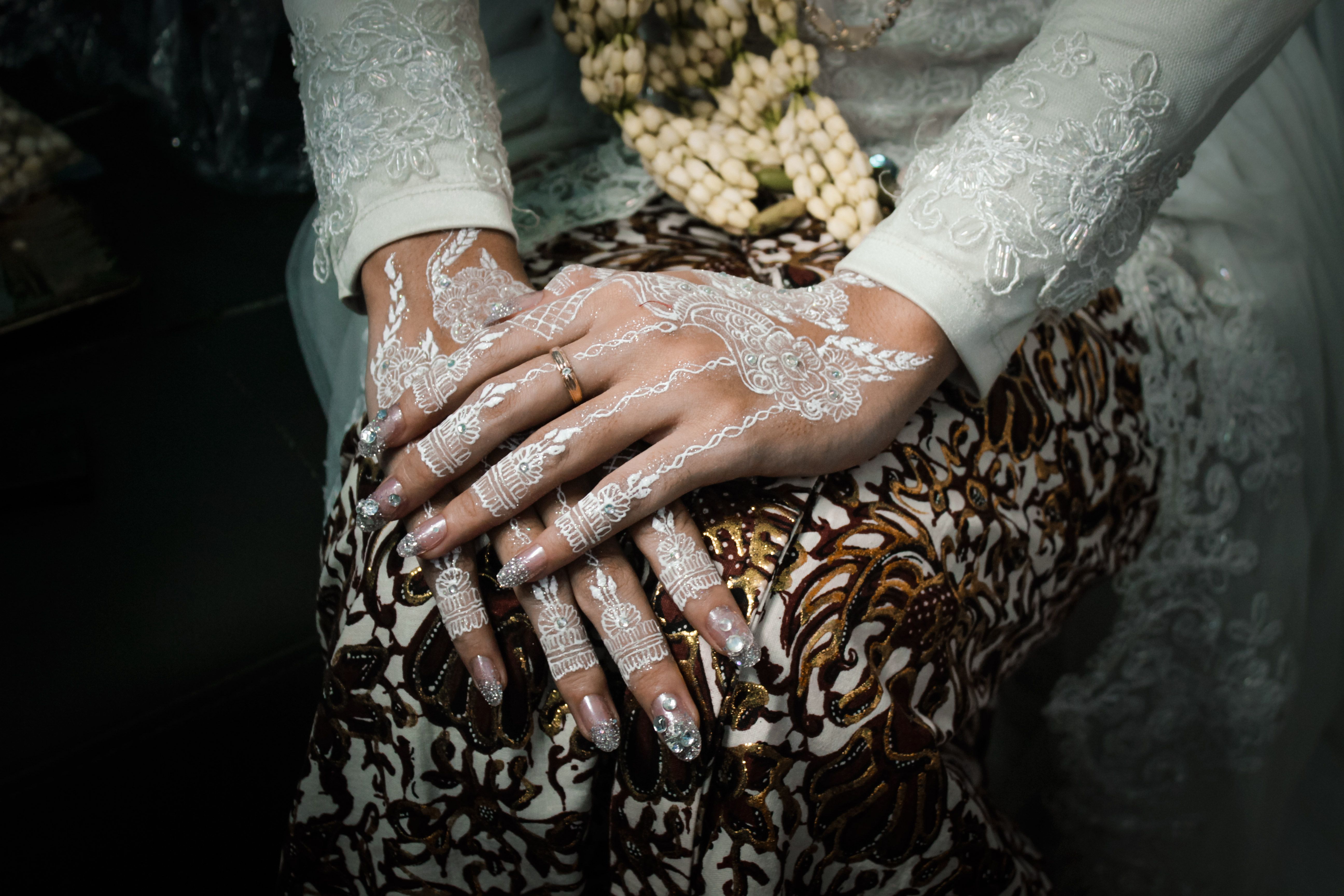 Mehndi Design on Hands · Free Stock Photo