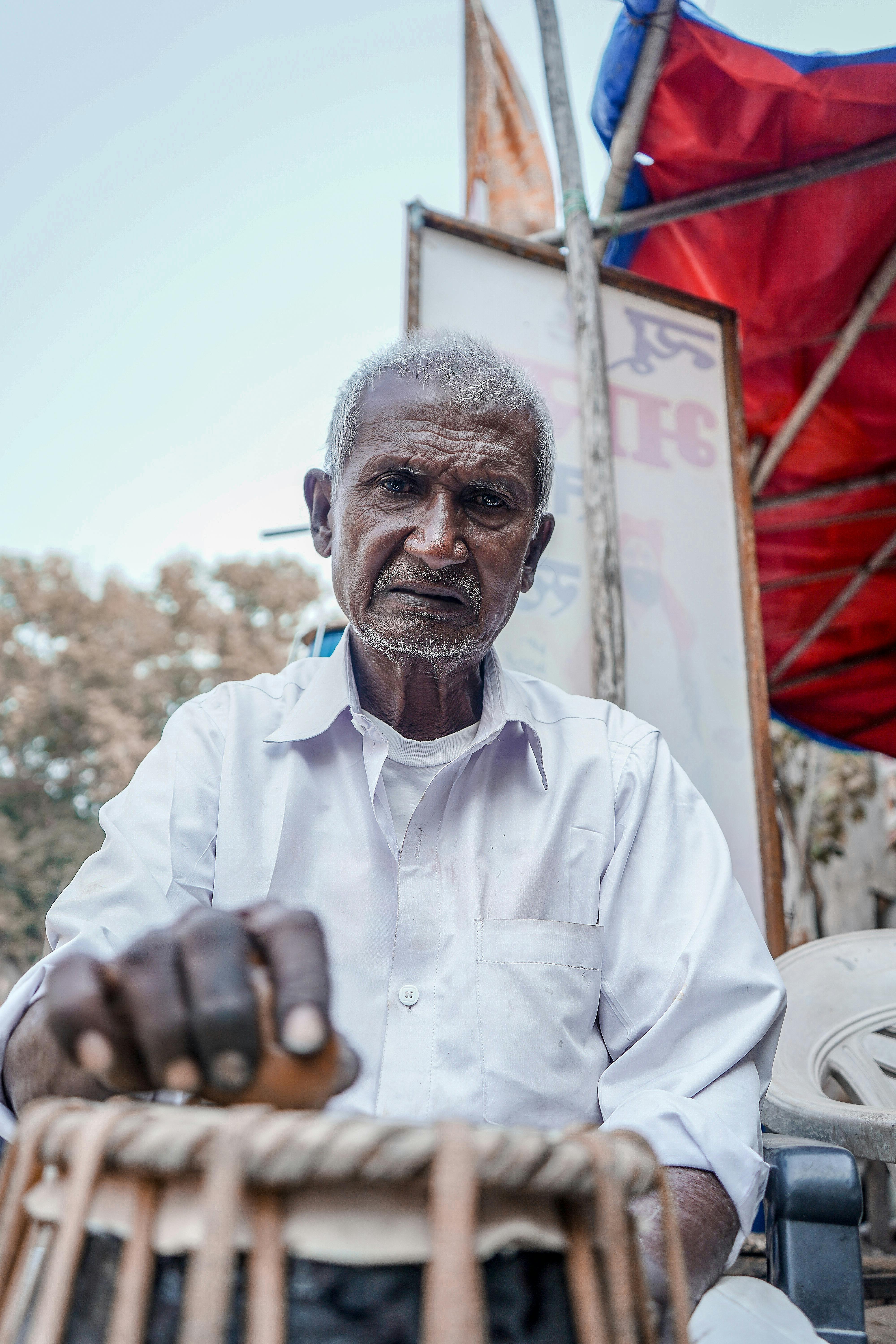 Foto profissional gratuita de bigode, cabelo grisalho, camisa branca ...